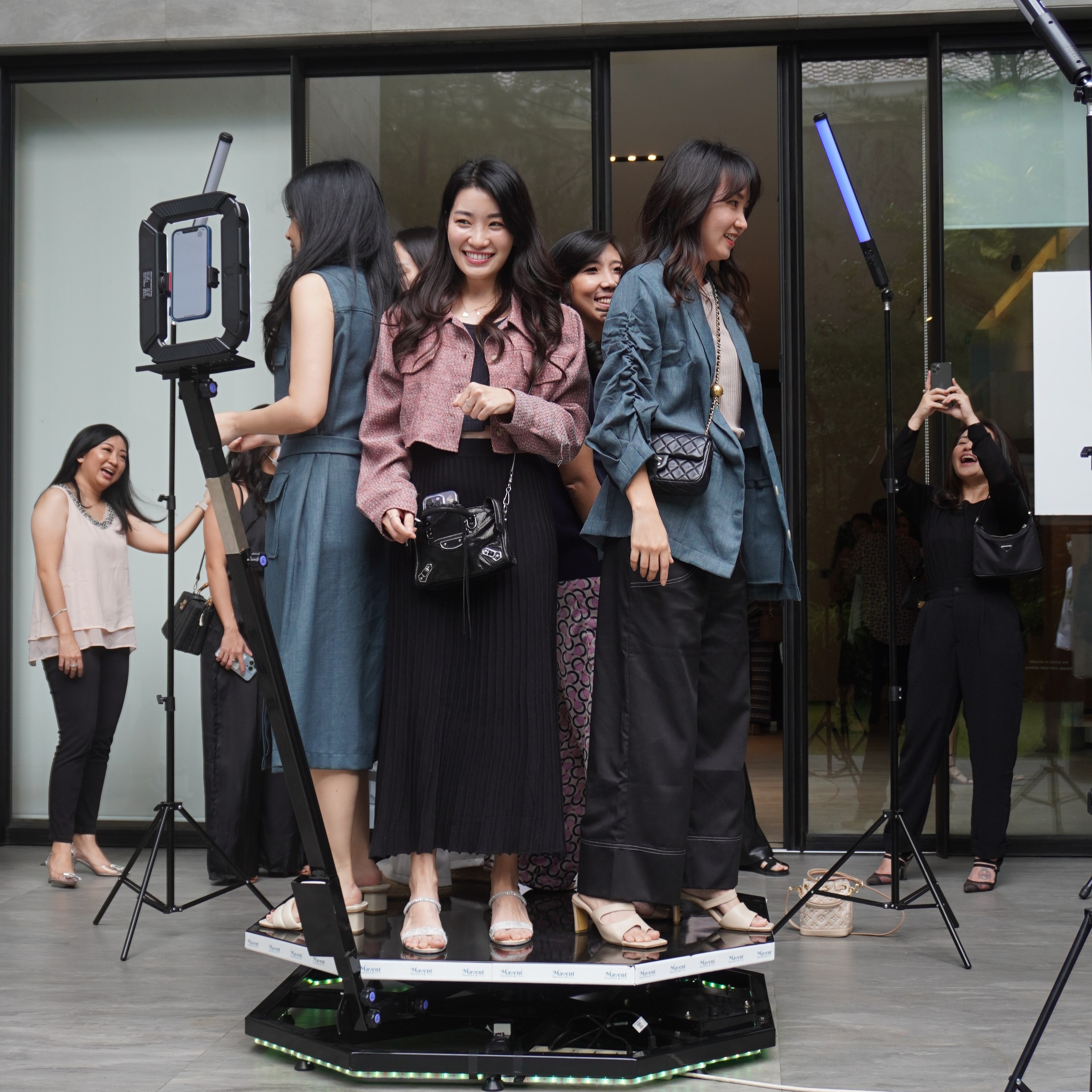 Mavent 360 Video Booth by Mavent by Macra | Bridestory.com