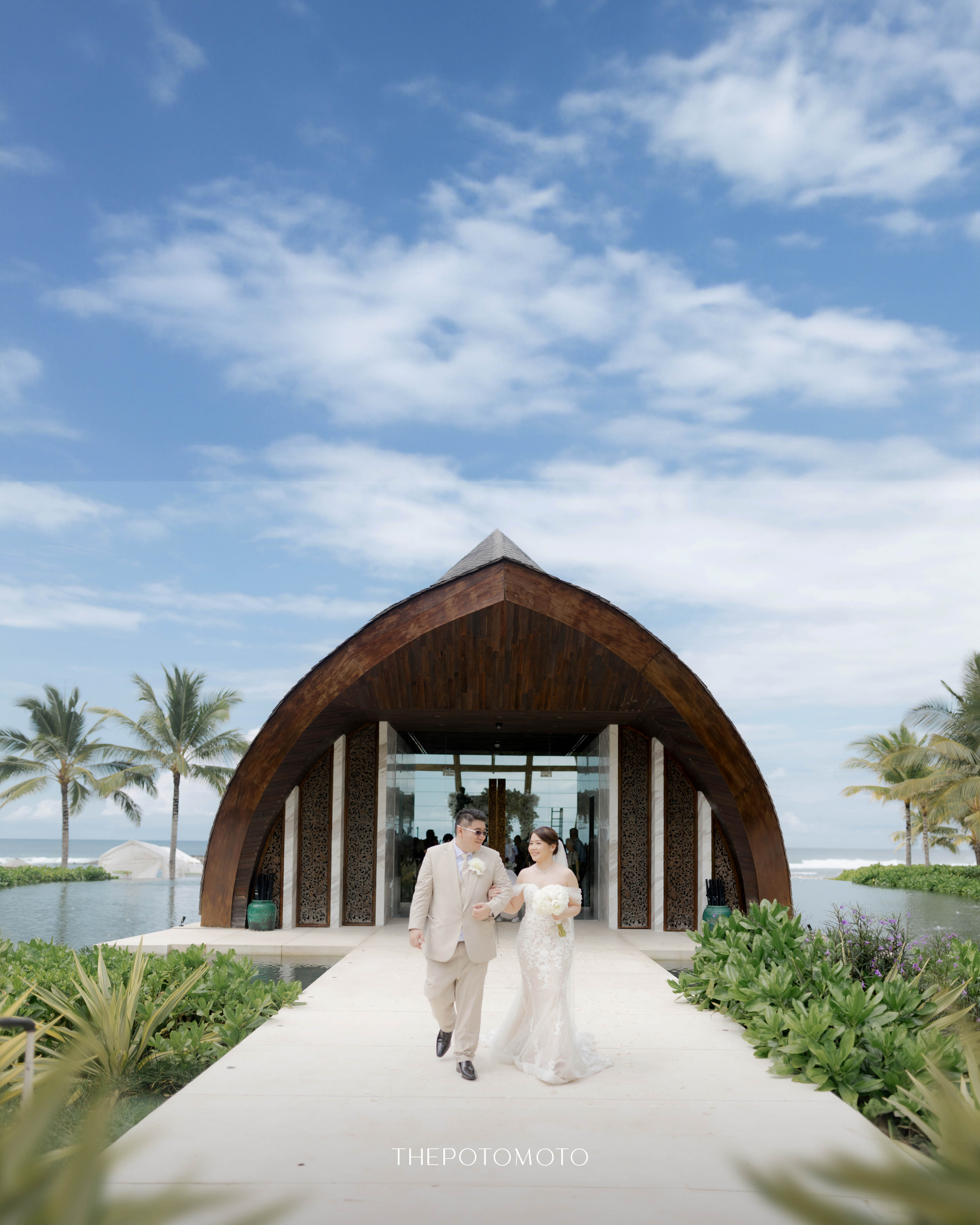 CARREN & CAHYADI by THEPOTOMOTO | Bridestory.com