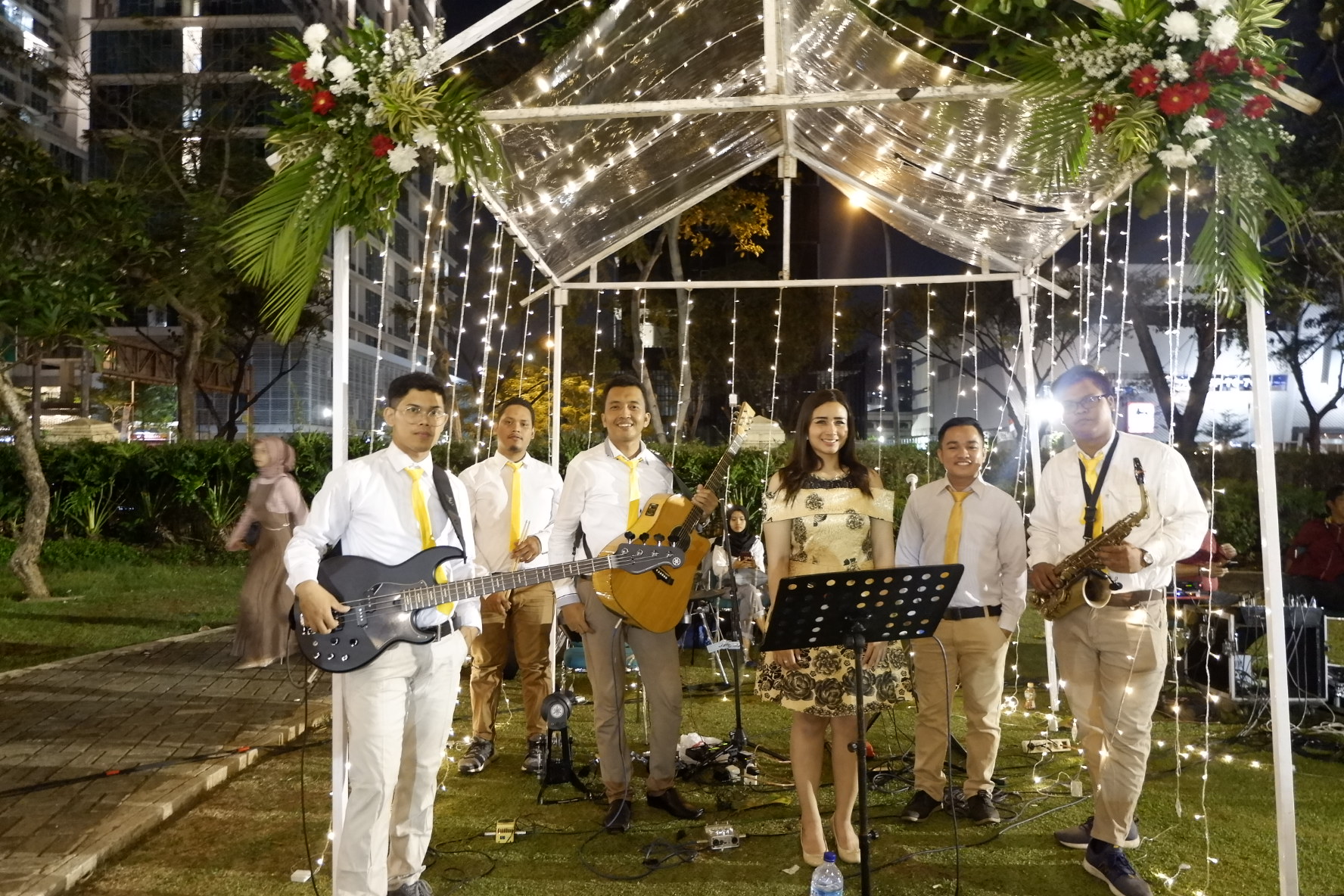 EMERALD FULL PACKAGE + SAXOPHONE by Youngs Entertaiment | Bridestory.com