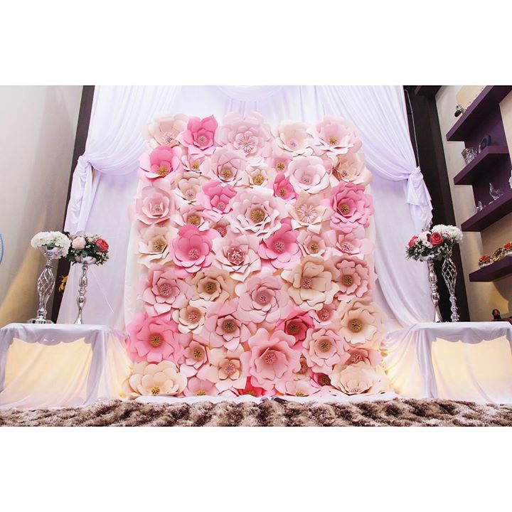 Paper flowers photobooth by younique.project | Bridestory.com