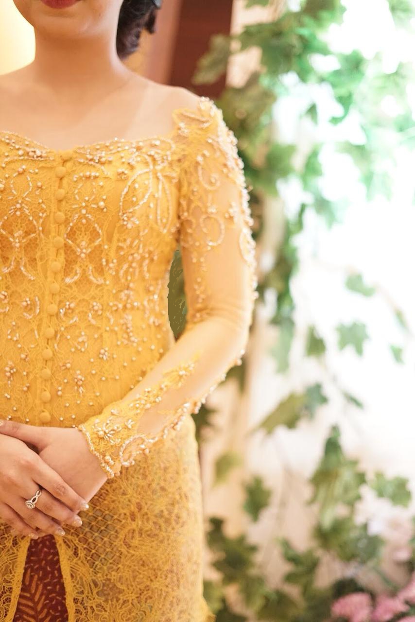 Bright Colored Kebaya for Medina by Arthaputri Atelier | Bridestory.com