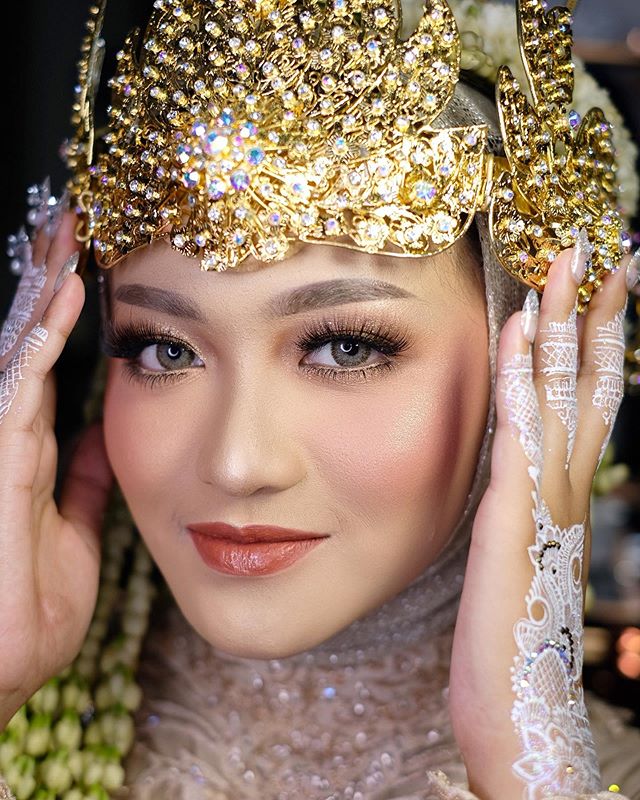 Wedding traditional ( sunda siger ) by Devina Kristianti makeup ...