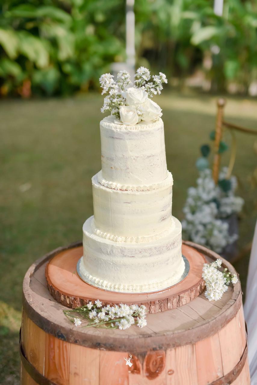 Rustic Wedding | Teti Cake Project | Bridestory