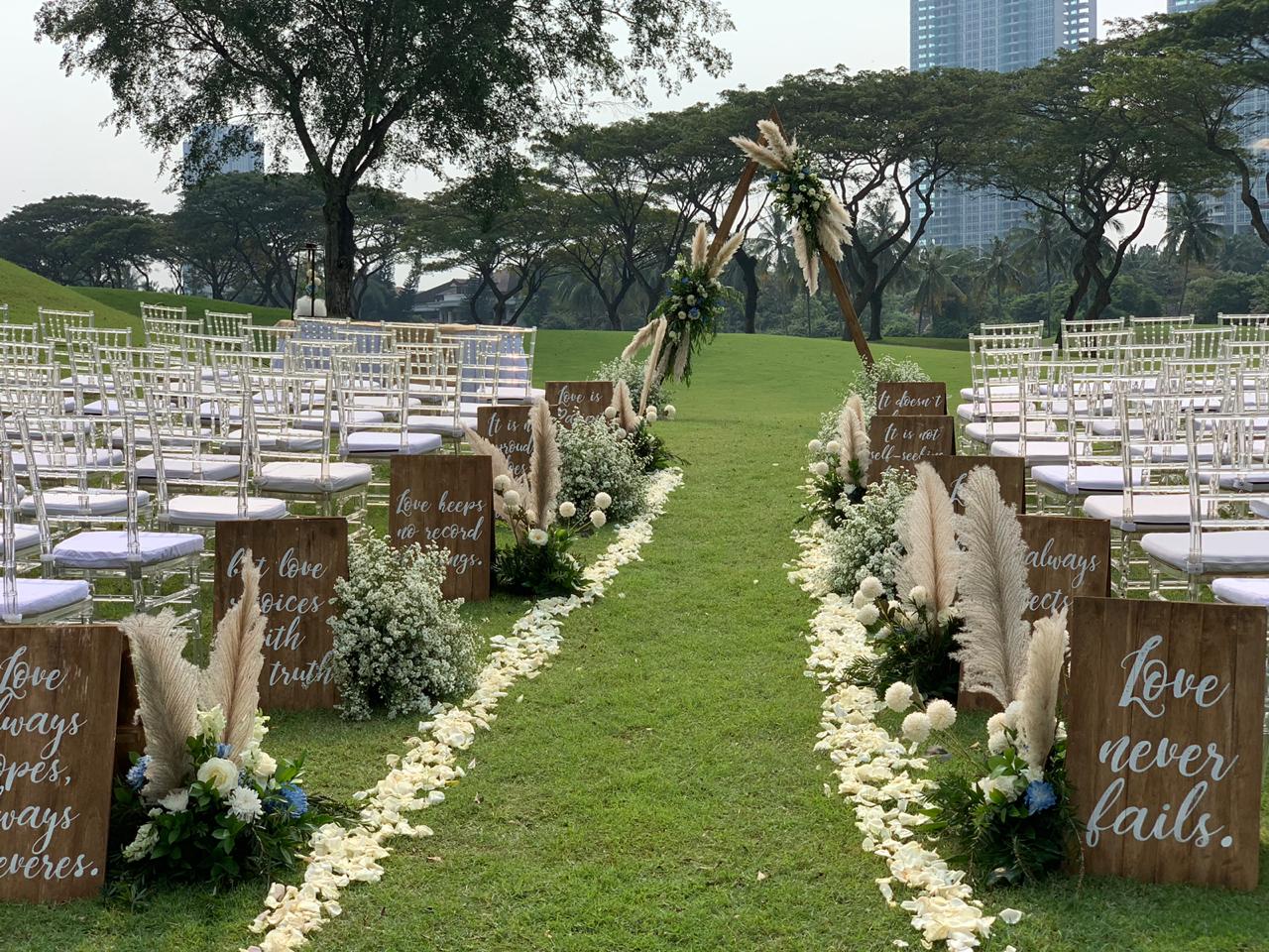 Wedding Ceremony at Hole 8 by Imperial Klub Golf | Bridestory.com