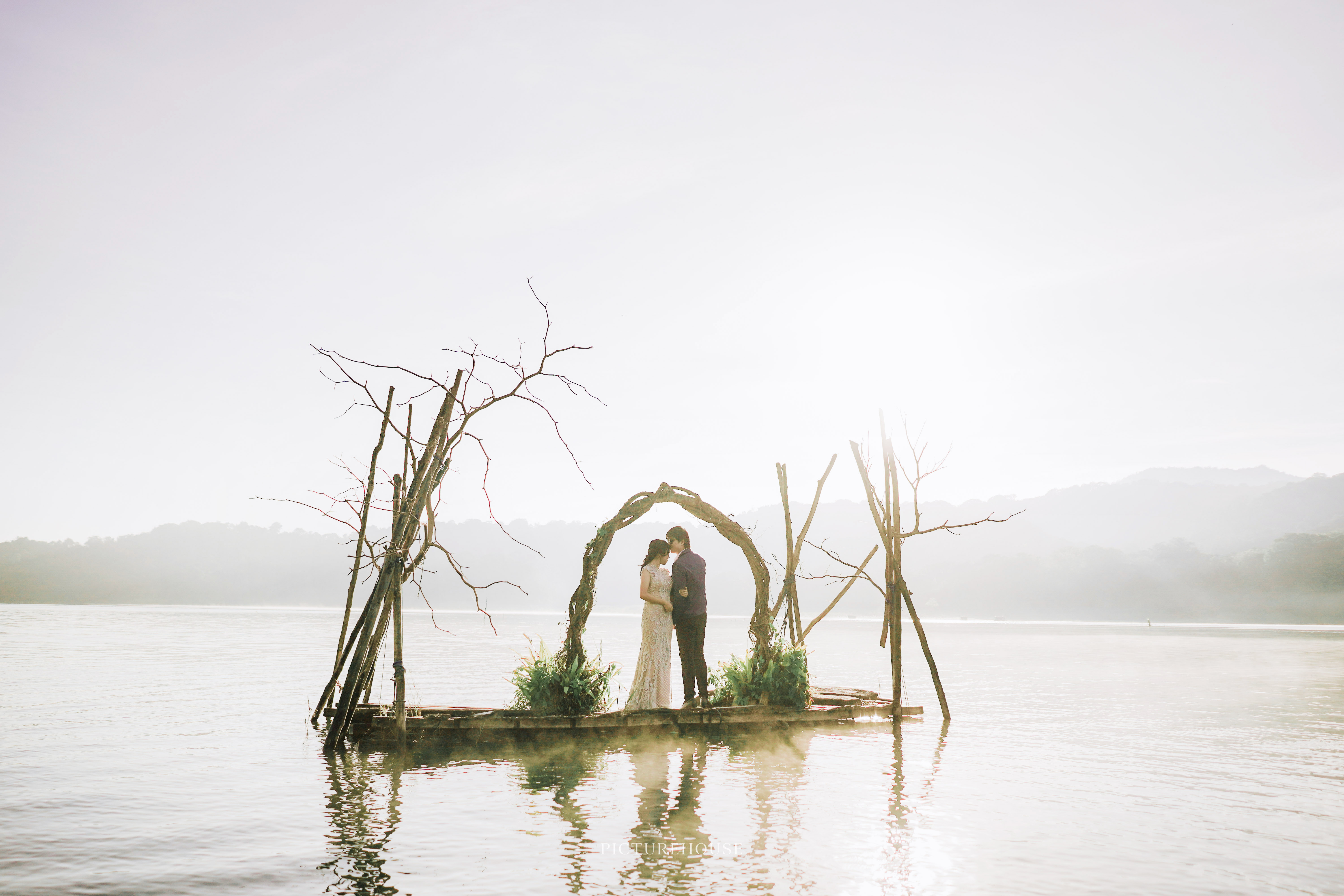 PICTUREHOUSE PHOTOGRAPHY - Comprehensive WEDDING PACKAGE oleh Bridestory Flash Deals ...