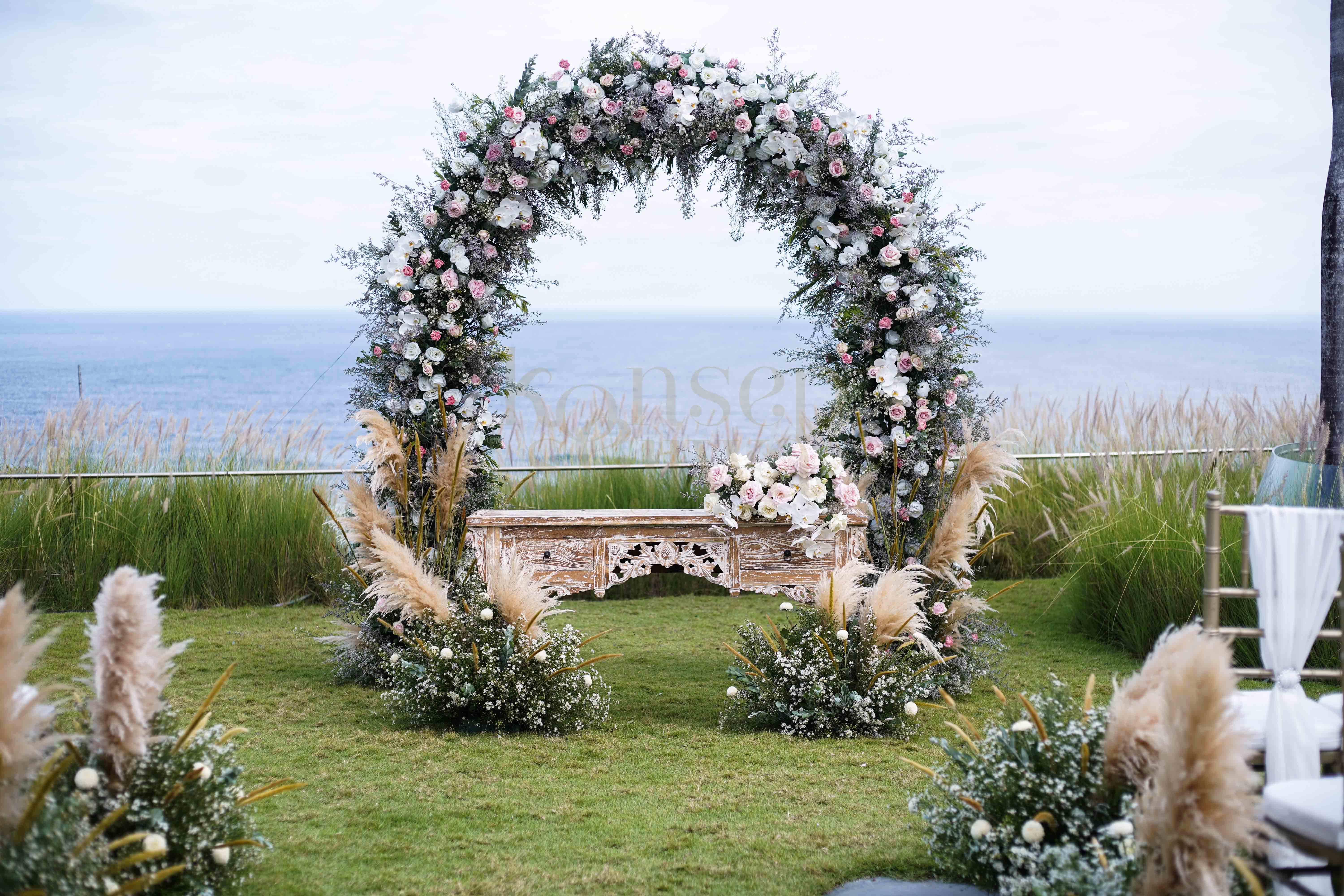 Cliff Wedding Decoration | Konsep Sejiwa | Bridestory