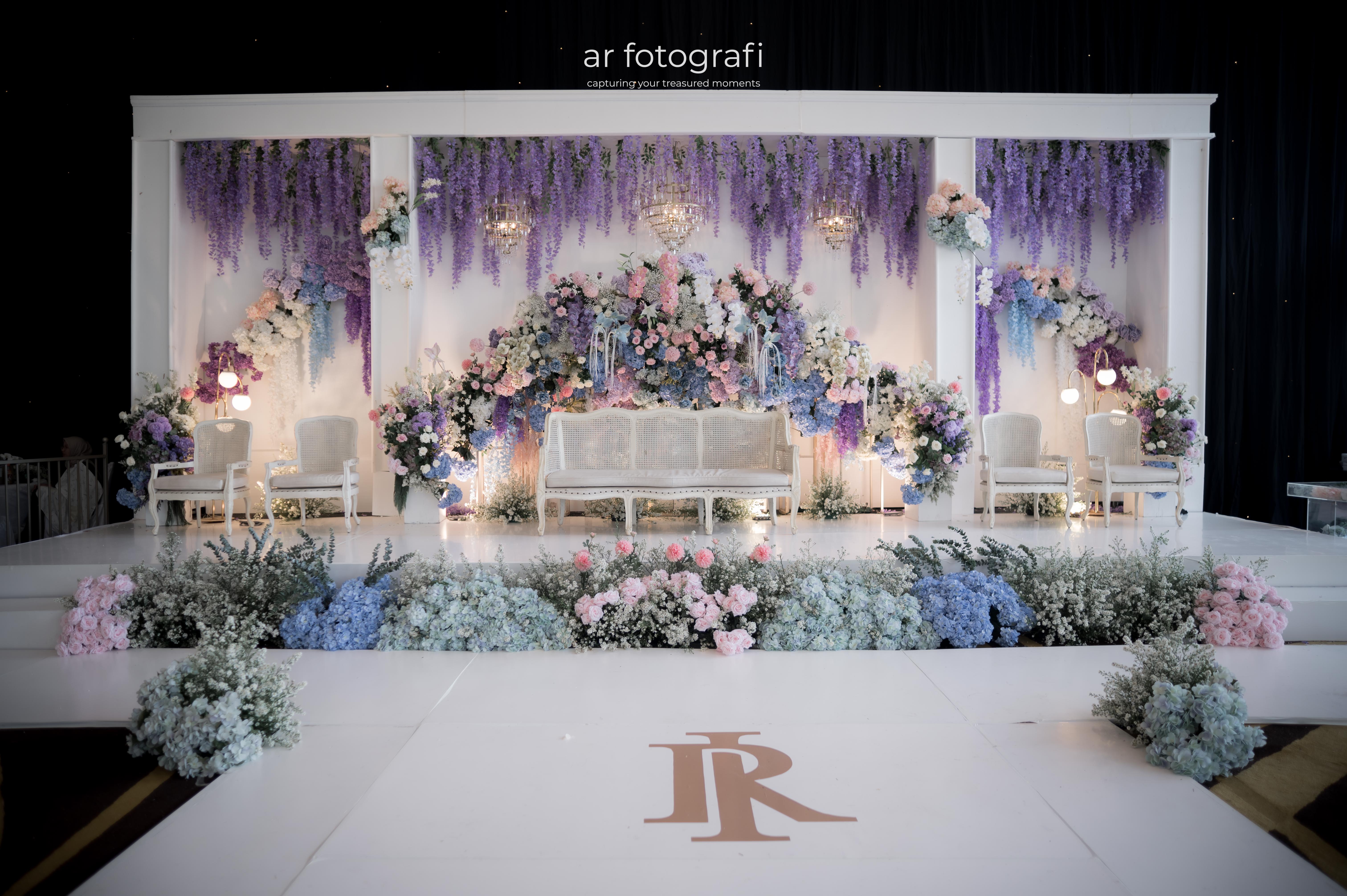 THE WEDDING RESYA & IHSAN by Decor Everywhere | Bridestory.com