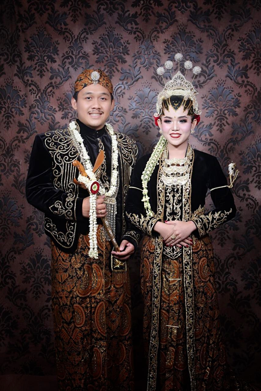 Javanese Bride by Sanggar Rias Indah | Bridestory.com