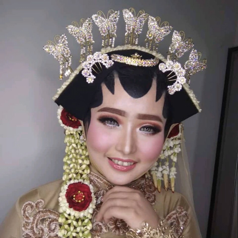 Shinta wedding story | Wedding Hair & Makeup in Bekasi | Bridestory.com