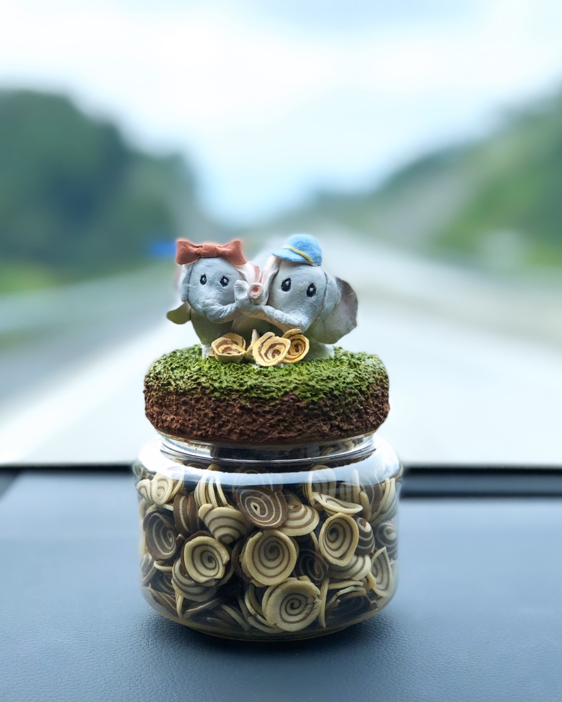 Couple elephant jars oleh Heidy Sulistyo Craft | Bridestory Store