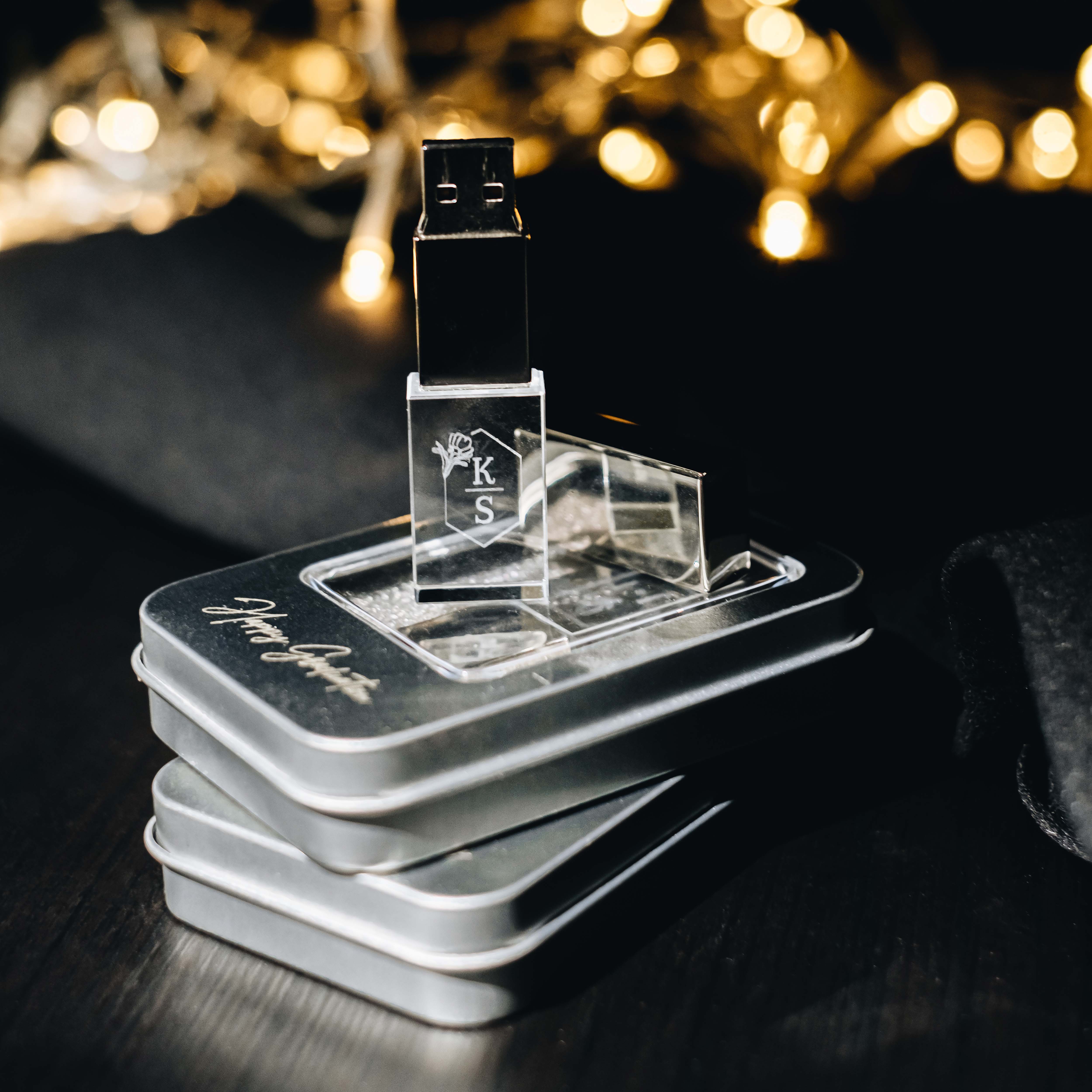 CUSTOM CRYSTAL USB by PORTÉ by Clarin | Bridestory.com