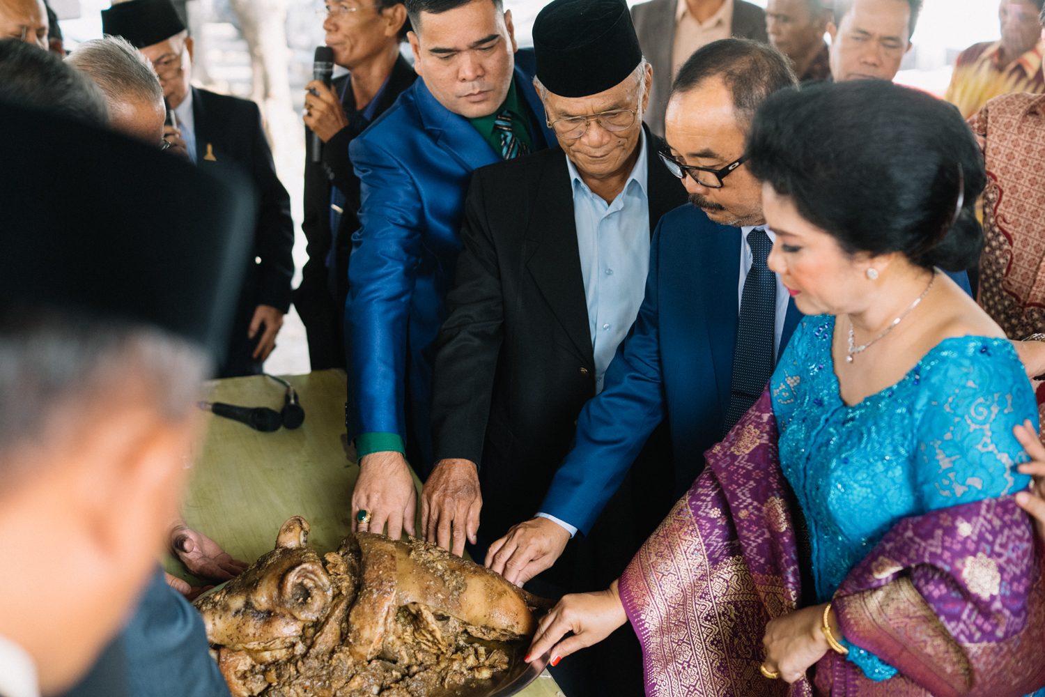 Virda & Fandy Martumpol at HKBP Maranatha by Warna Project | Bridestory.com