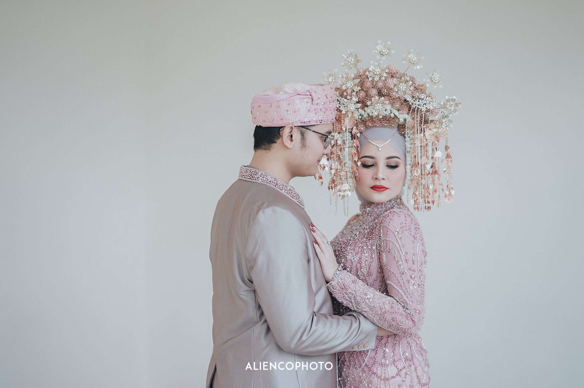 THE WEDDING OF RIESTA & DIKRA by alienco photography | Bridestory.com