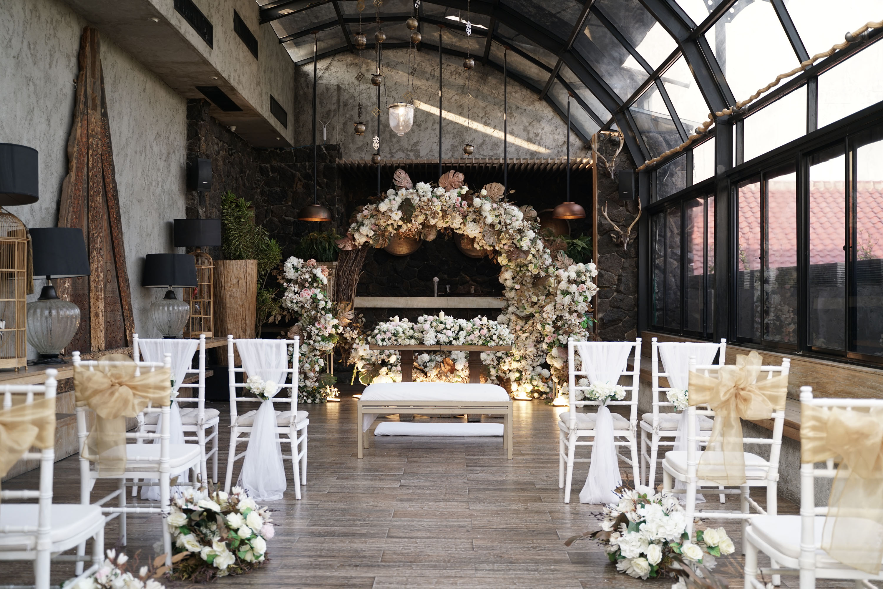 Gavin & Stefi Wedding At Bunga Rampai | Fiori.Co | Bridestory