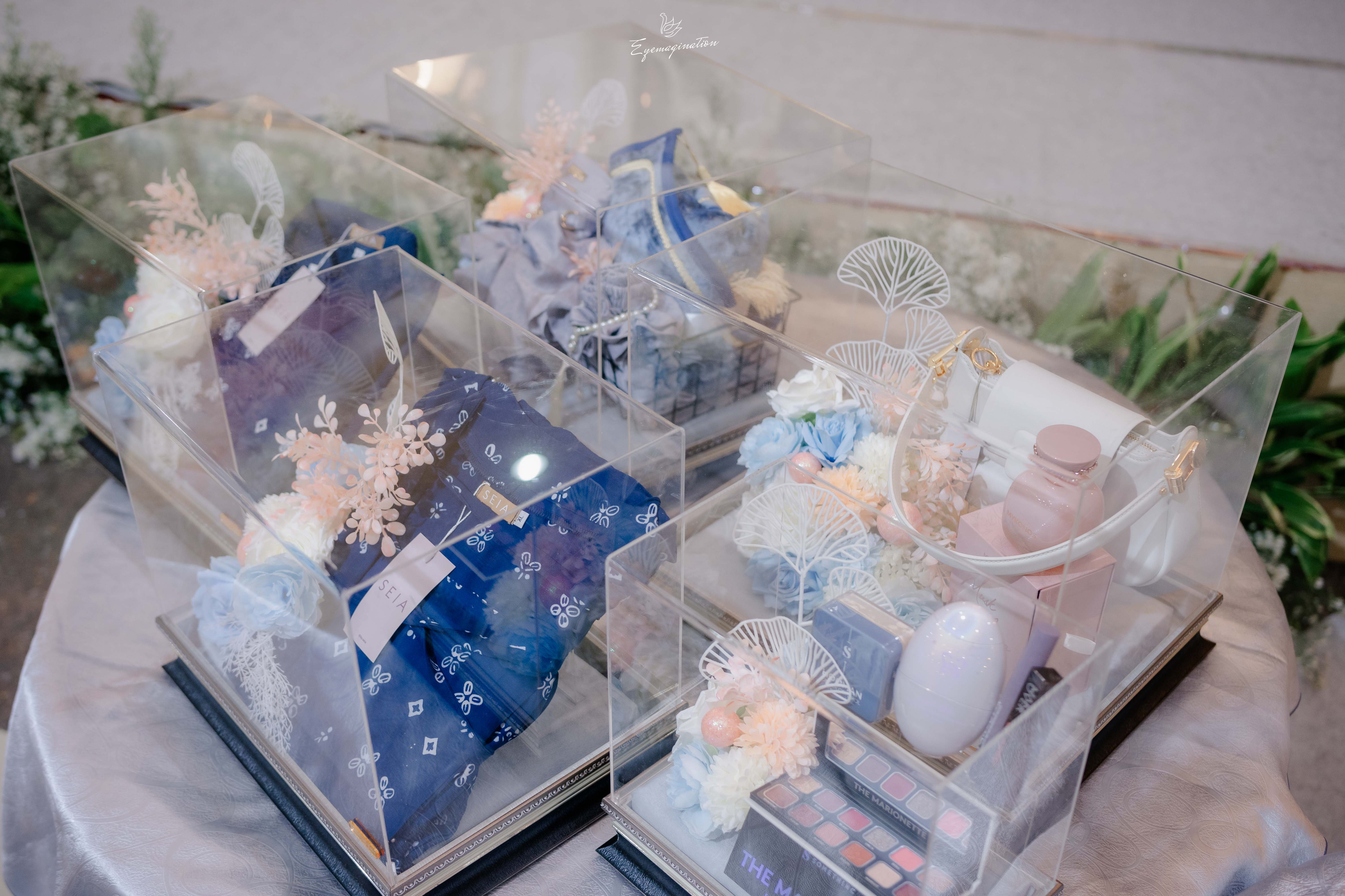 Seserahan Hantaran | Riri & Ari by Momento Project | Bridestory.com