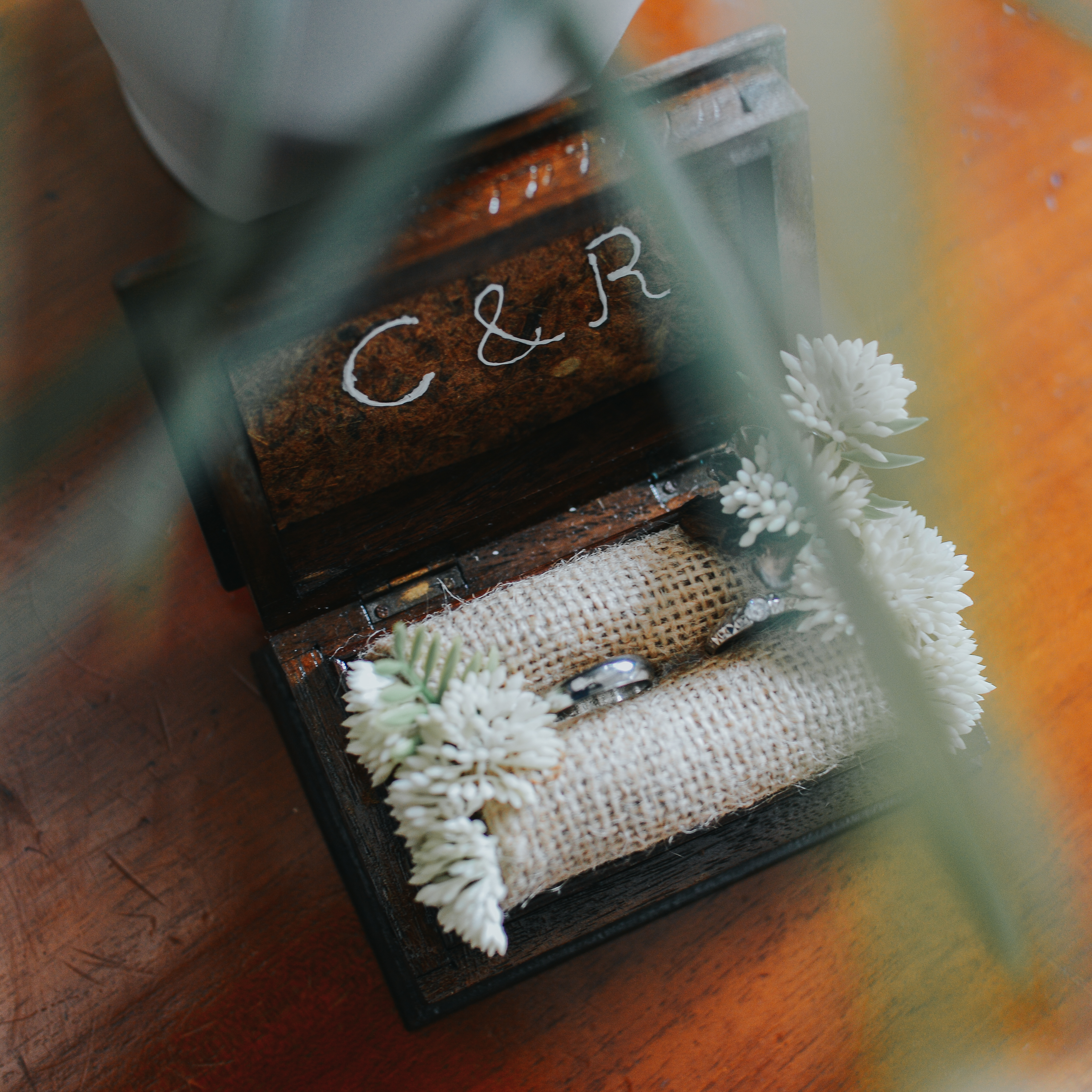 Engagement Ring Box And Hand bouquet | ROOTHOUSE | Bridestory