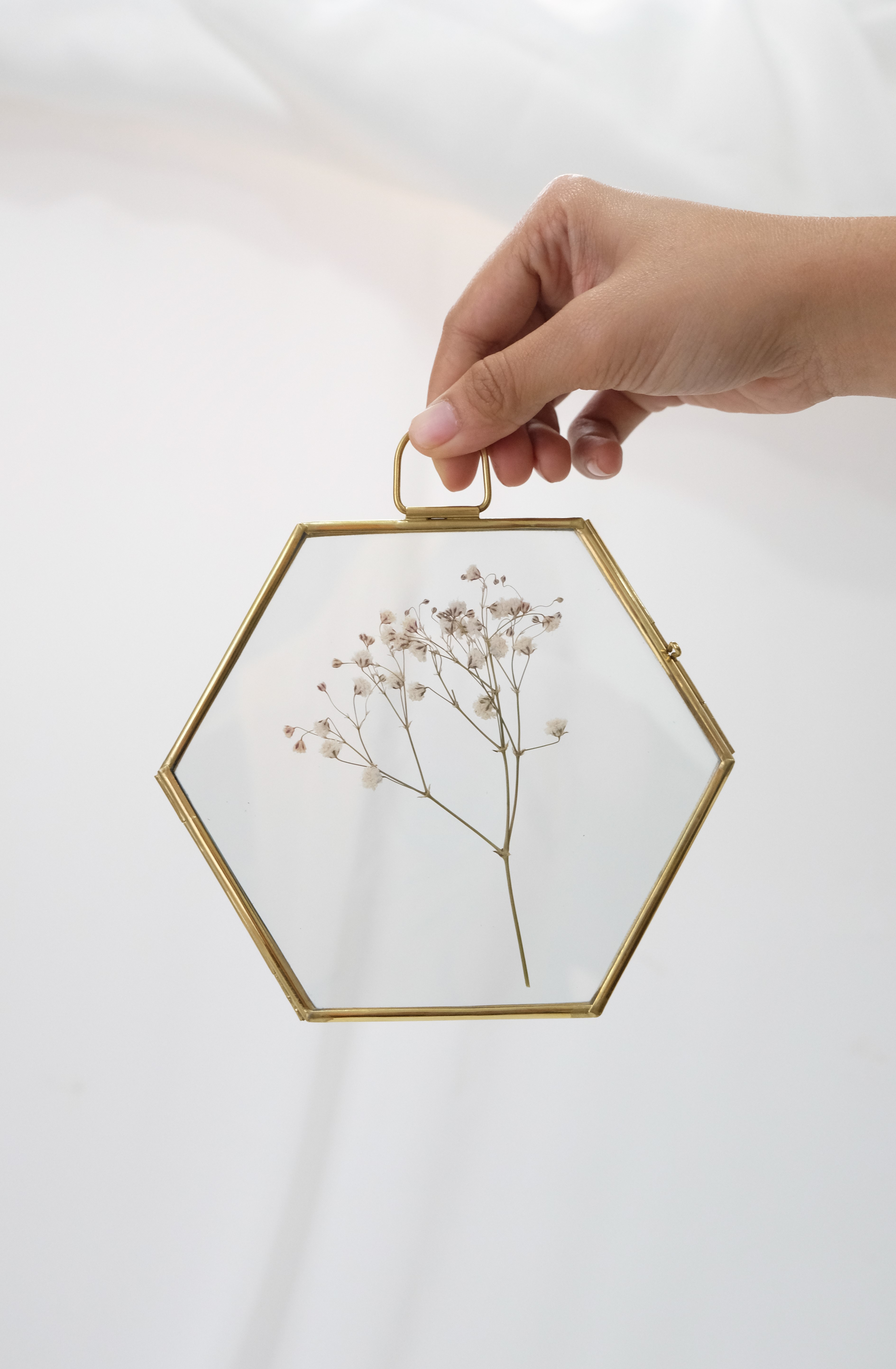 Hexa Frame Medium oleh Kanva Home & Living | Bridestory Store