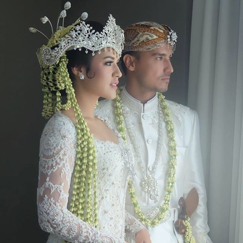 Akad Hairdo for Hamish and Mom by Fio Beauty Studio | Bridestory.com