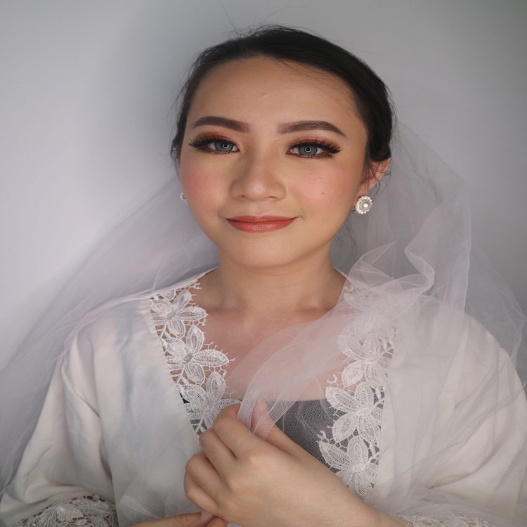 Flo Makeup Artist - Vendor Hair & Makeup di Jakarta | Bridestory