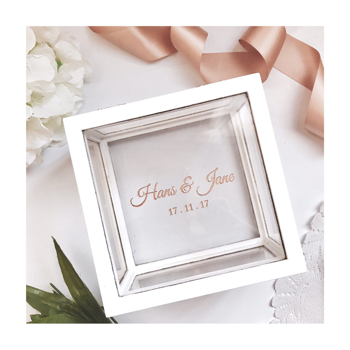 White frame box by Gift box | Bridestory.com