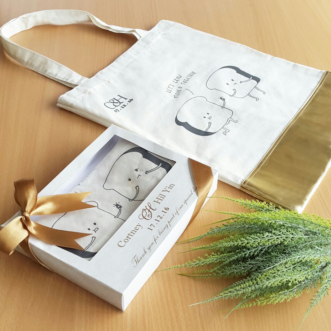 Totebag Leather - Cortney & Hil Yin | Red Ribbon Gift | Bridestory