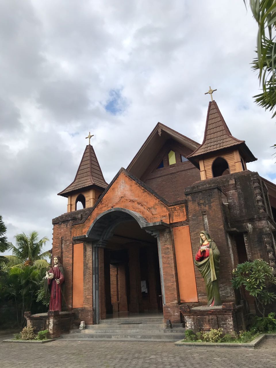 Chapel Decoration by DVIKA Decor | Bridestory.com