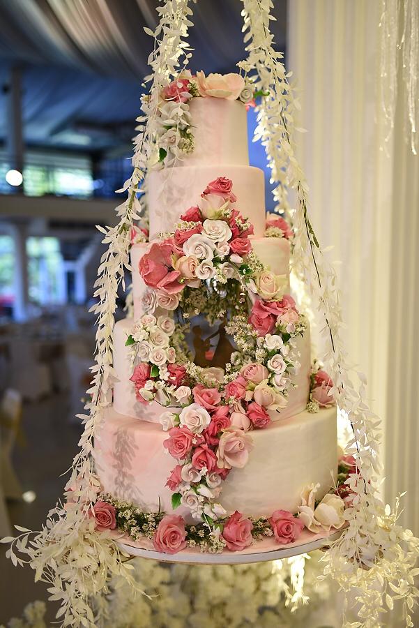 Hanging Cake... | Sugaria cake | Bridestory