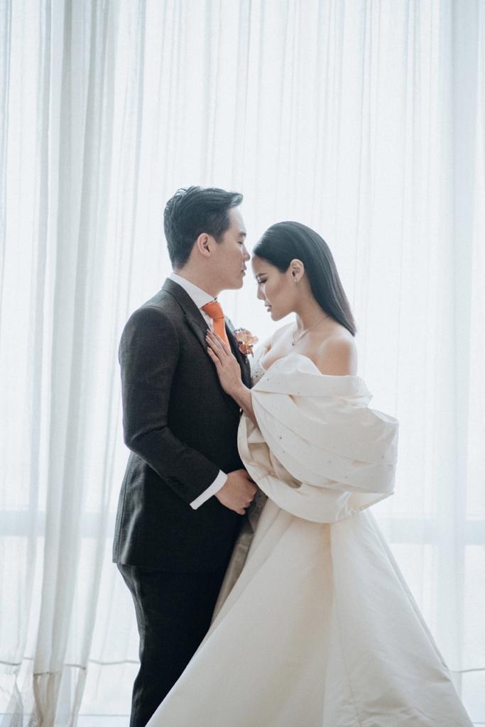 Vinna Gracia & Calvin | Henri Winata Menswear | Bridestory