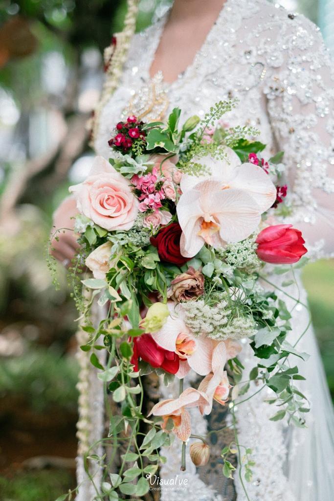 Rizka's Bouquet by Ambrose Flower | Bridestory.com