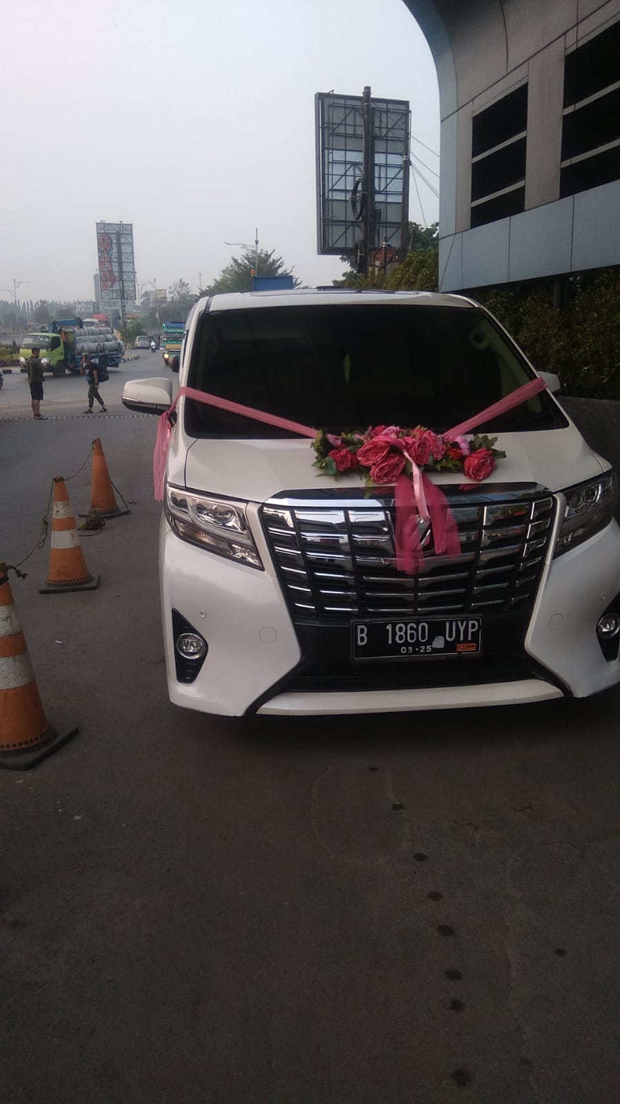 Wedding Car Alphard | Alva Wedding Car | Bridestory