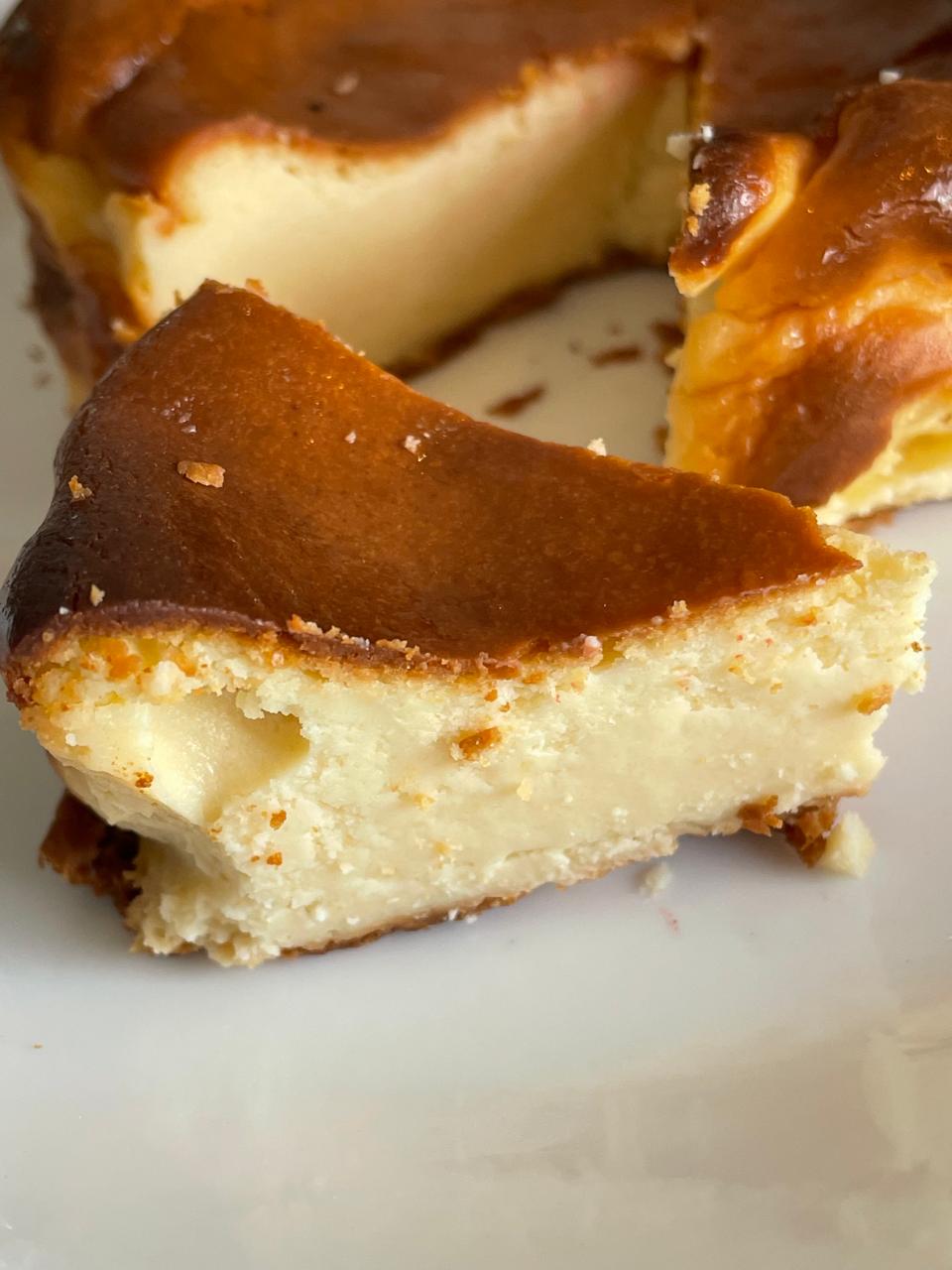 Burnt Cheesecake by Emms Cake | Bridestory.com