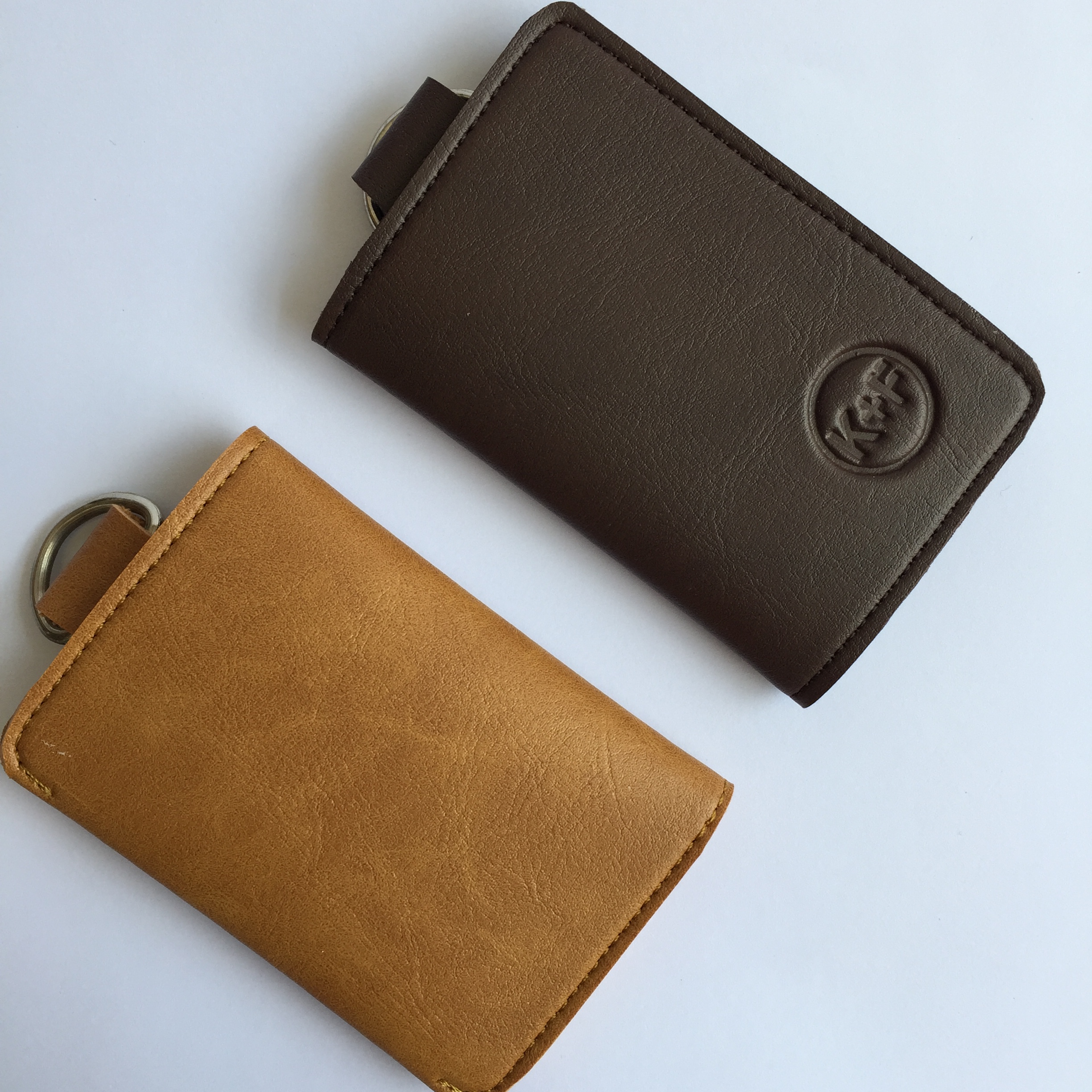 Chelsea Key Wallet by Anssy Crafts | Bridestory.com