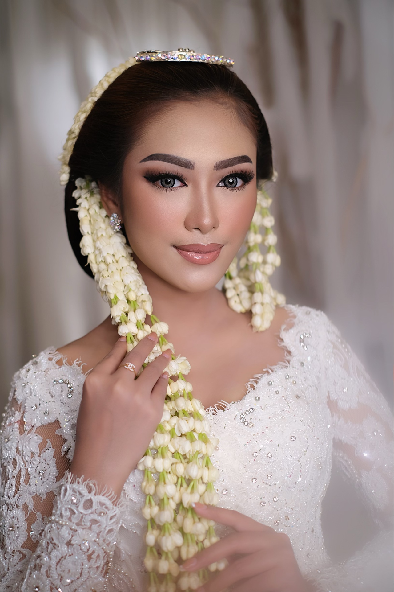 Jawa Solo Putri by Mila Dewi Makeup | Bridestory.com