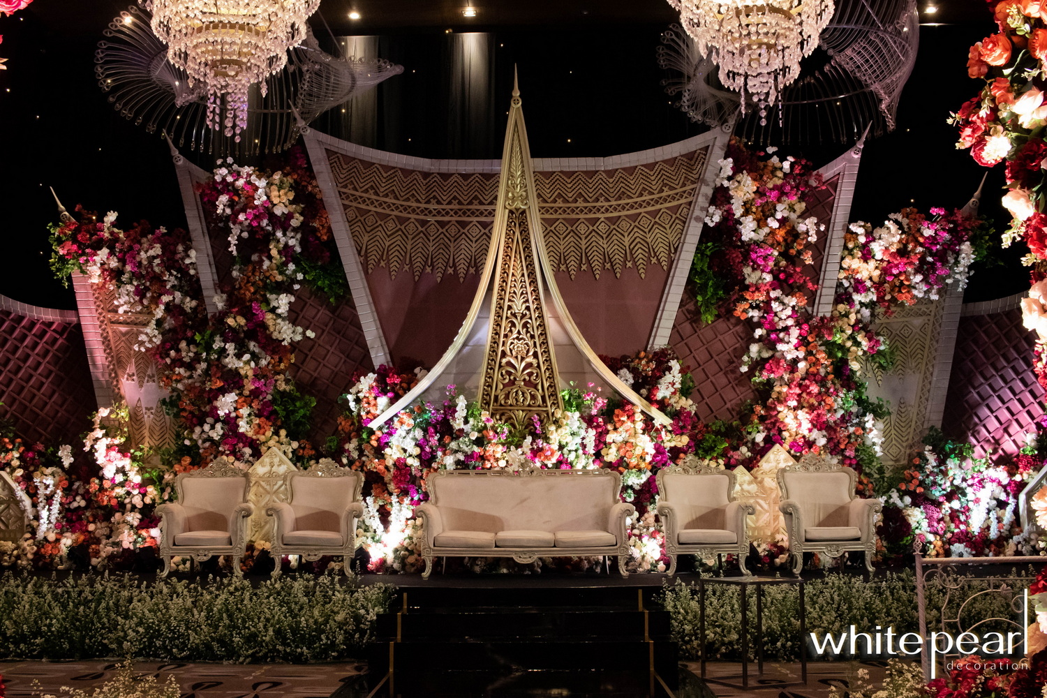 DoubleTree by Hilton Cikini 2024.12.07 | White Pearl Decoration ...