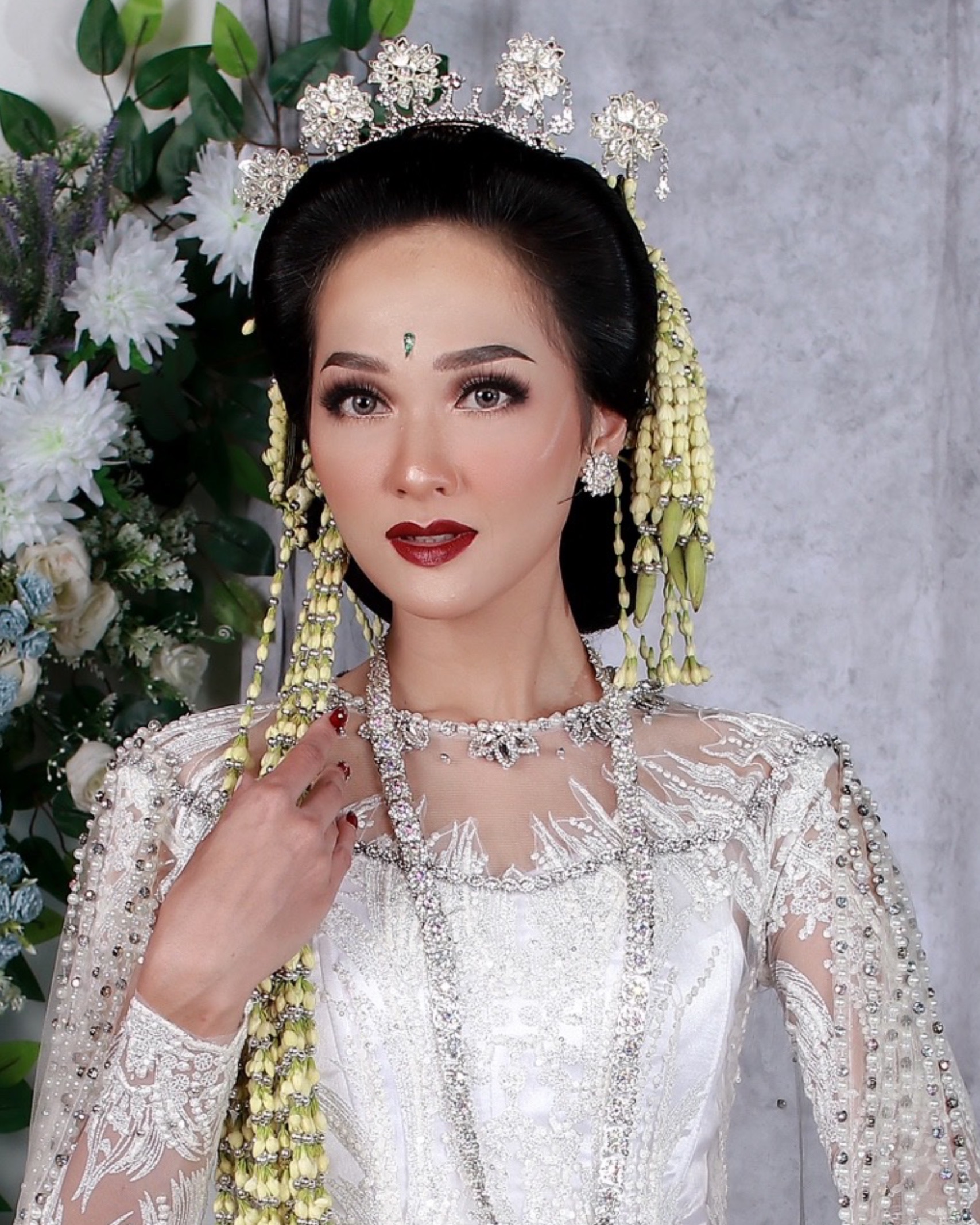 Pengantin Sunda Putri by GLR Make Up | Bridestory.com
