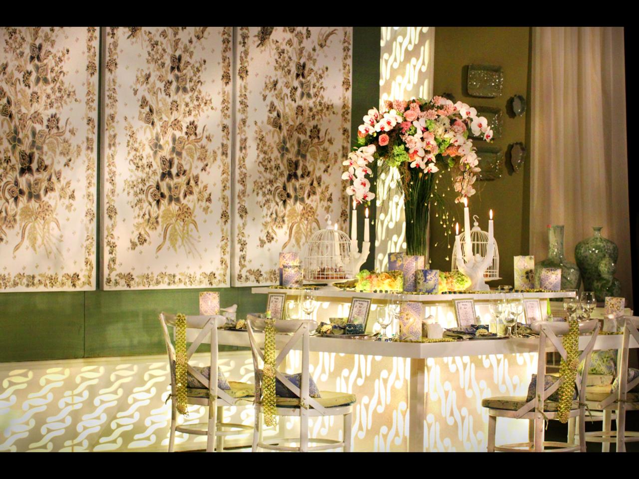 DP Intimate Indoor Wedding oleh Amarillis Floral and Party Decorator ...