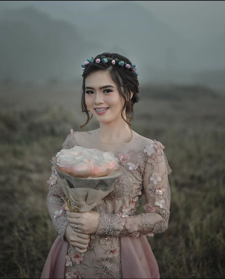 Helen Herlington engagement by Ivory.Studio | Bridestory.com