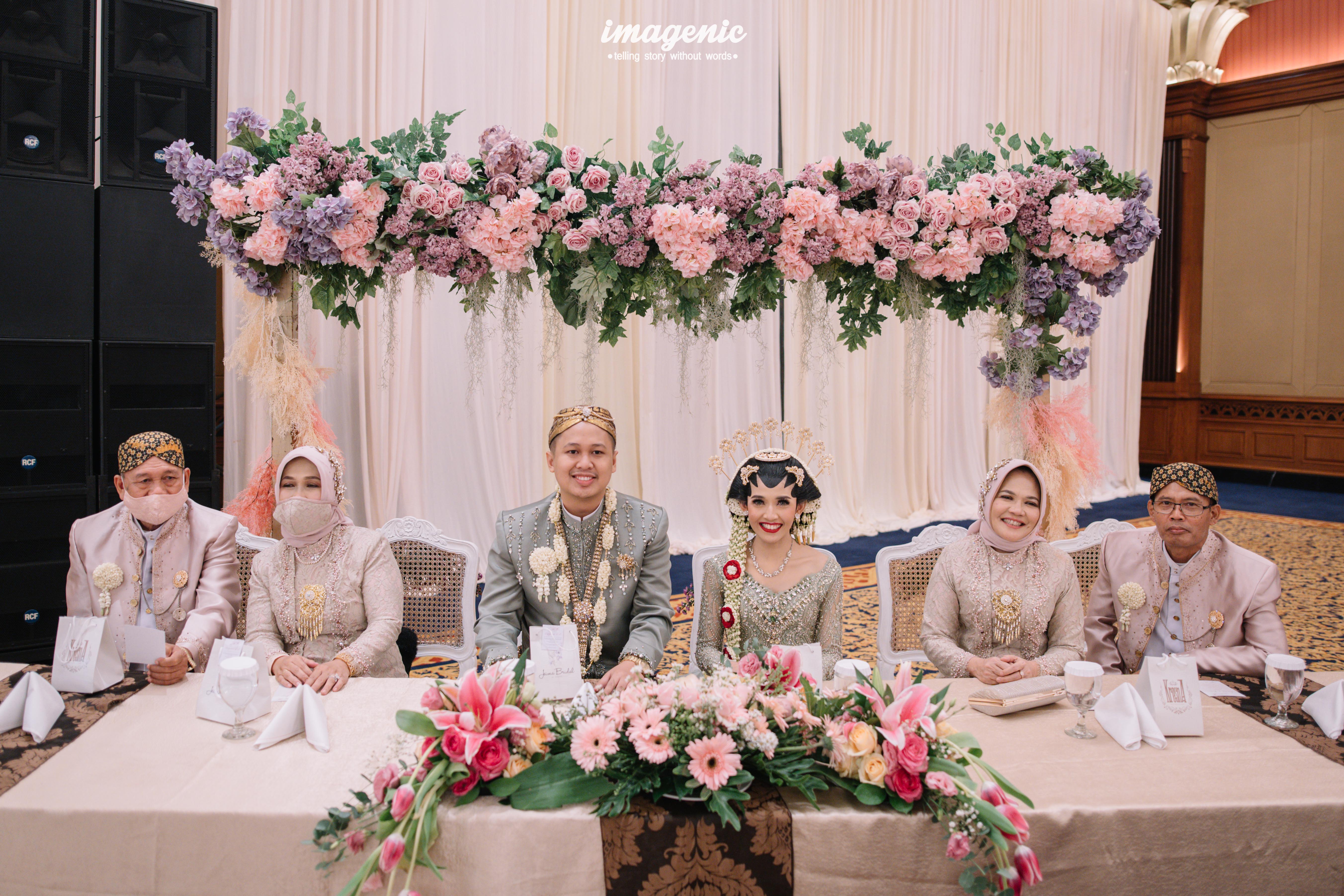 New Normal Wedding Concept - The Wedding of Riri & Rendy | PrideBride ...