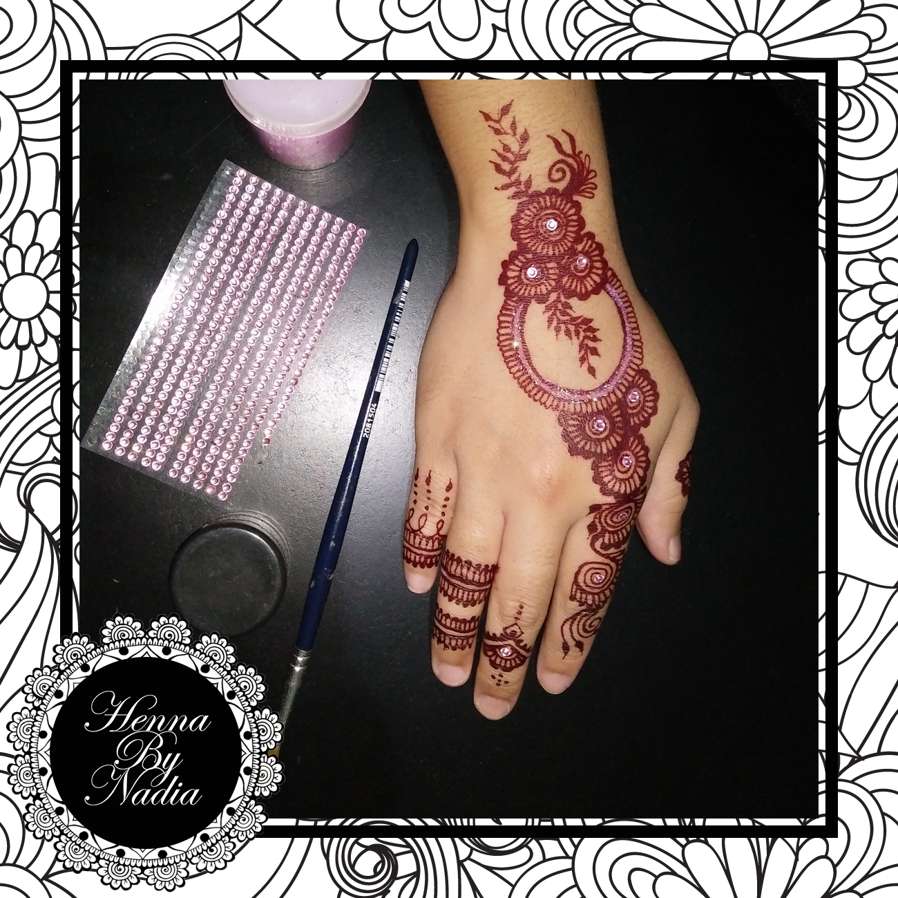 Henna Maroon by Henna By Nadia | Bridestory.com