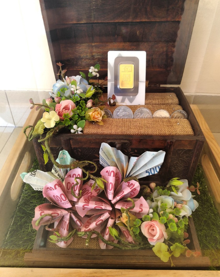 Mahar dan Jewelry Set Box Pernikahan Fila dan Deni by Hanana Flora ...