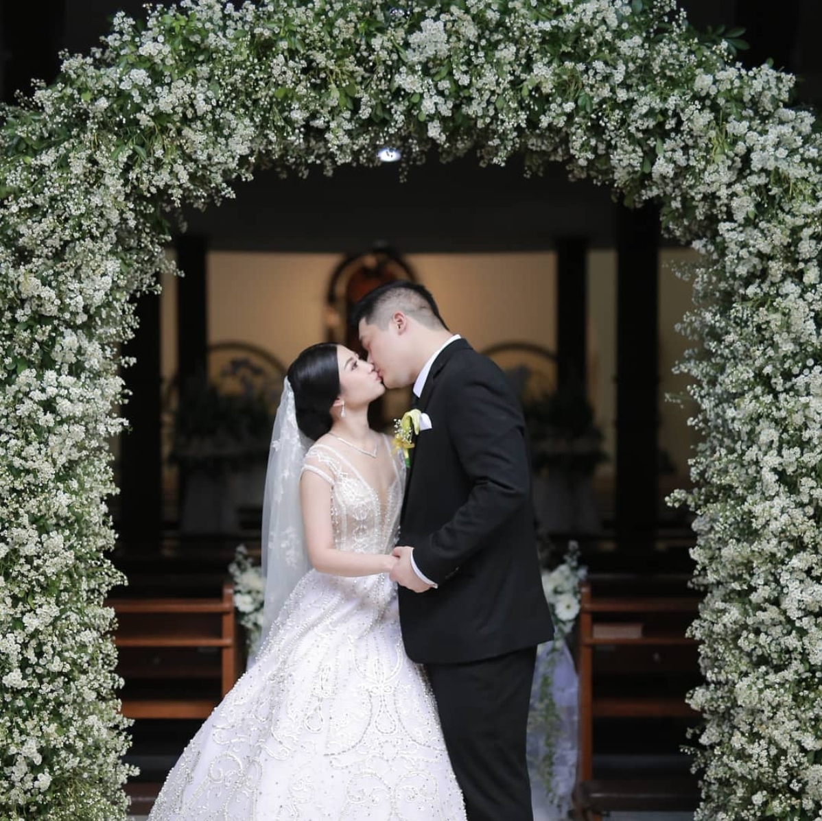 Mr. Sonda & Mrs. Yolanda by Ventlee Groom Centre | Bridestory.com Mr. Sonda & Mrs. Yolanda by Ventlee Groom Centre | Bridestory.com