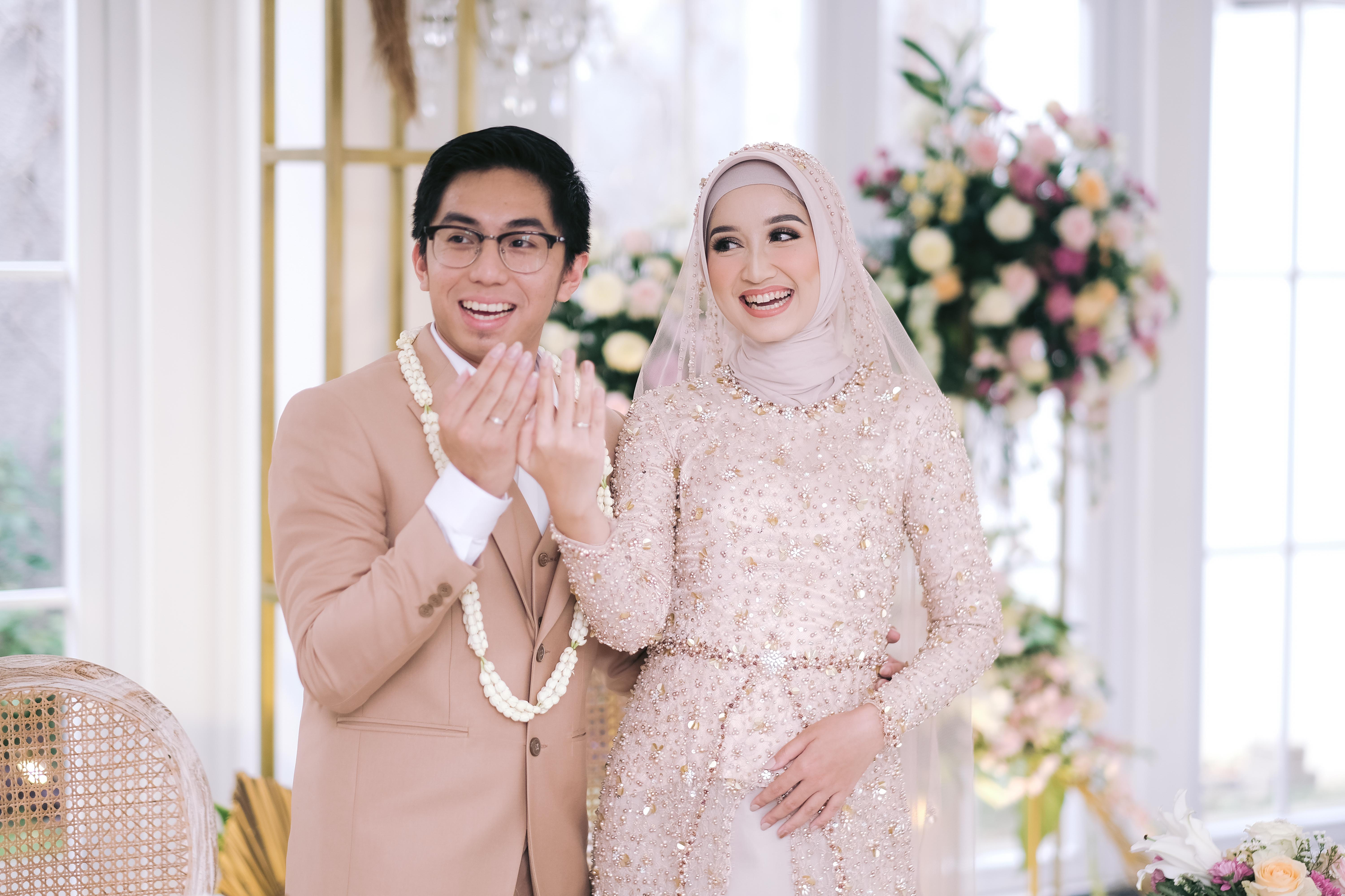 Harald Arkan & Prily Wedding Day by Medina Catering | Bridestory.com