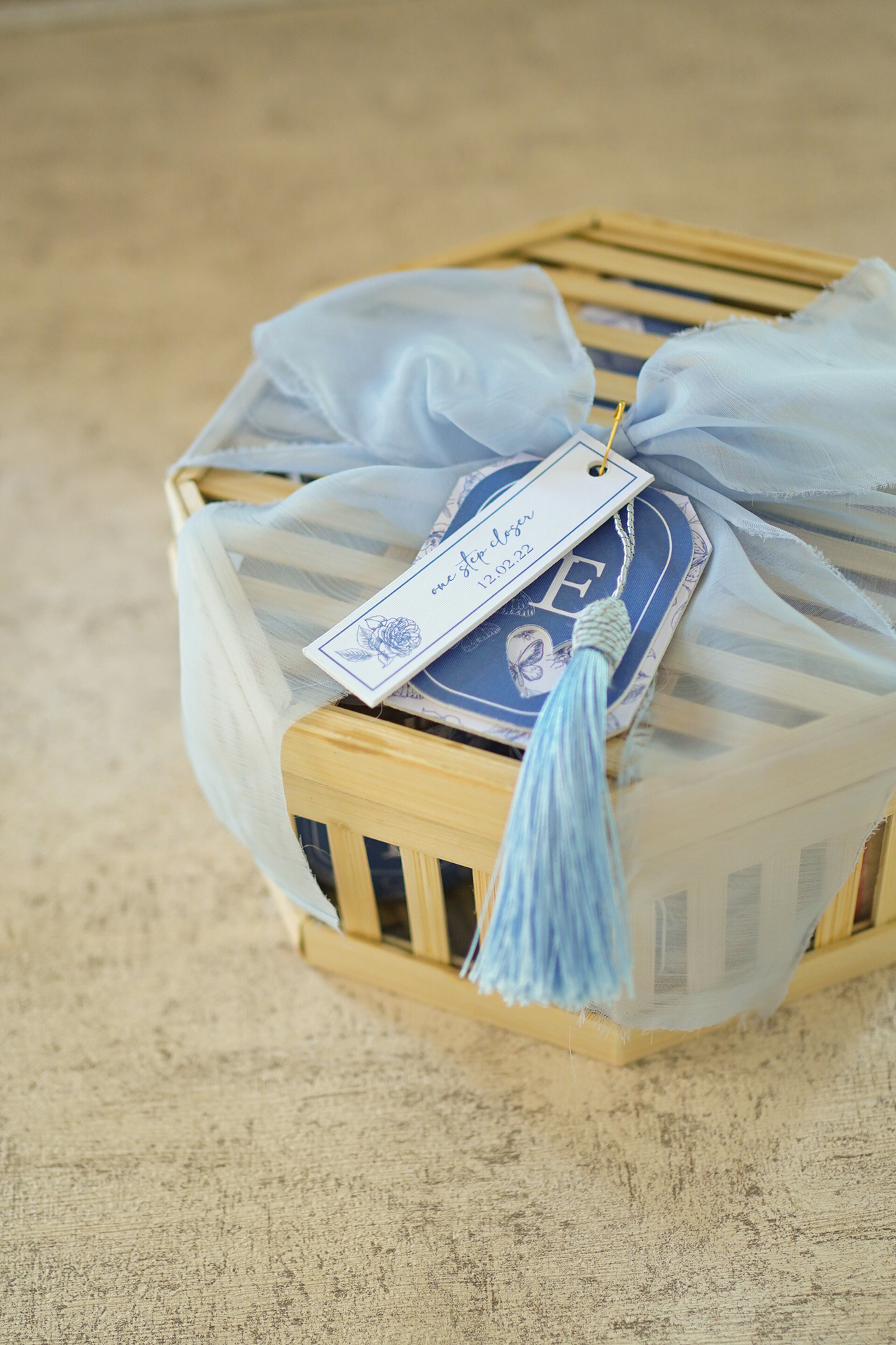 SANGJIT HAMPERS / ENGAGEMENT HAMPERS | Jollene Gifts | Bridestory