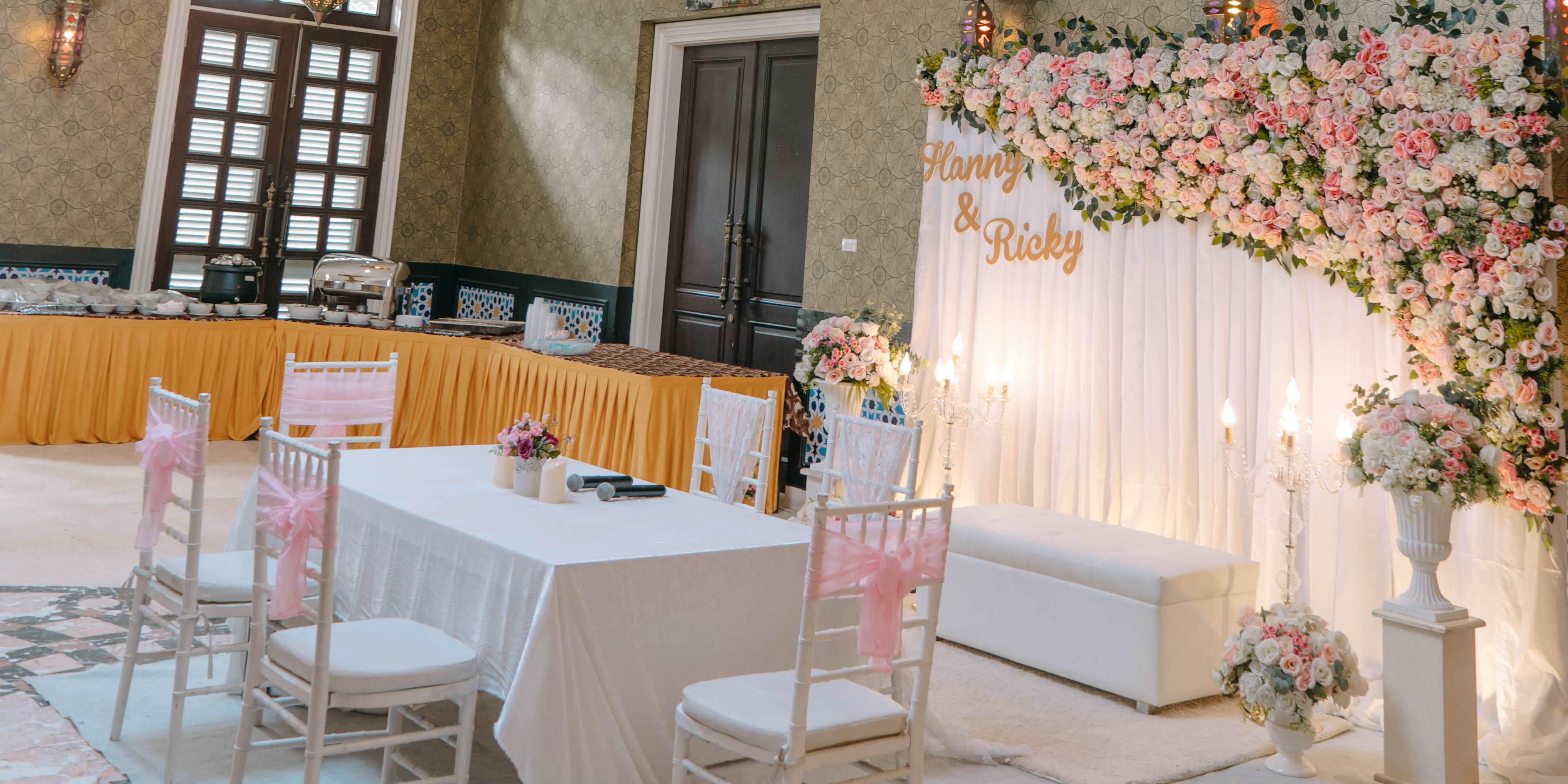 DEKORASI AKAD NIKAH - FULL FLOWERS DECORATIONS oleh Sunflower ...