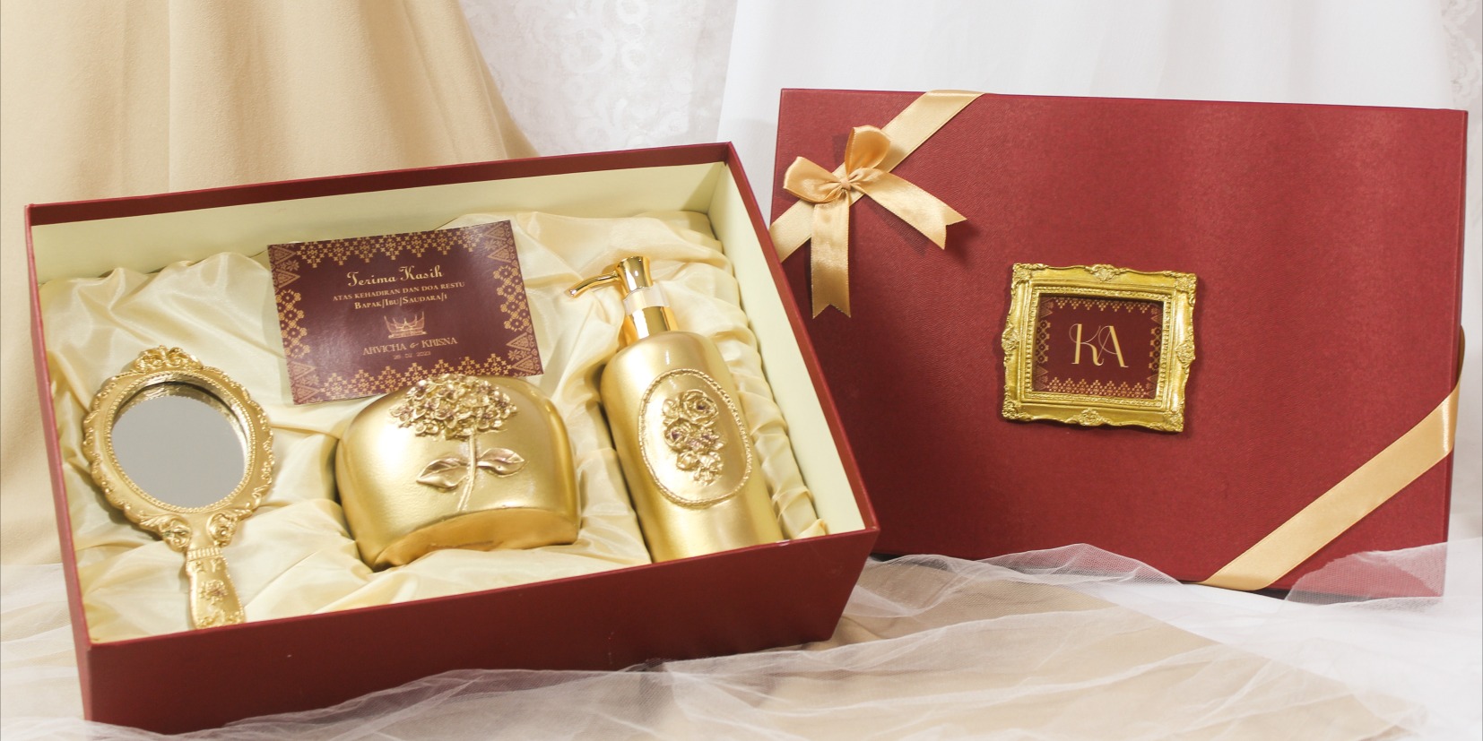 Florence Set | Souvenir VIP Pernikahan Soap Dispencer Mirror Wedding ...