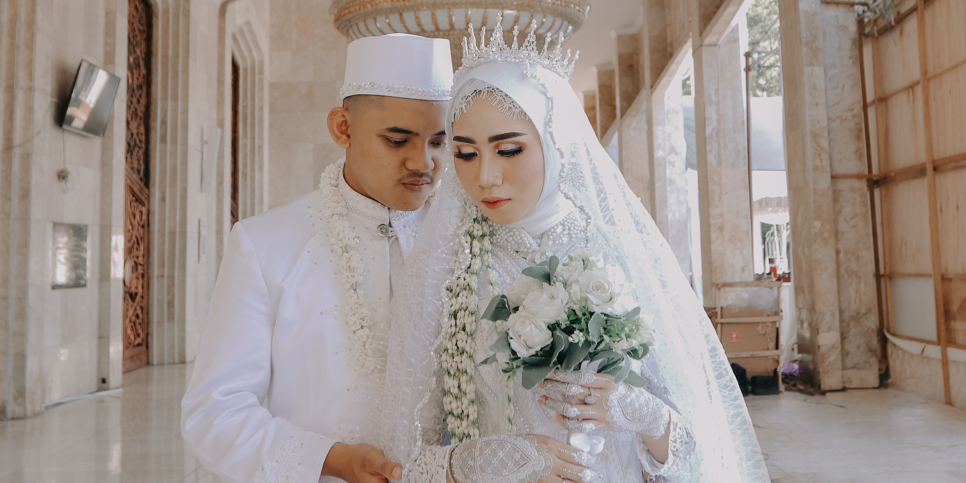 Gold Wedding Photo Akad Nikah by Monochrome Photography.id | Bridestory ...