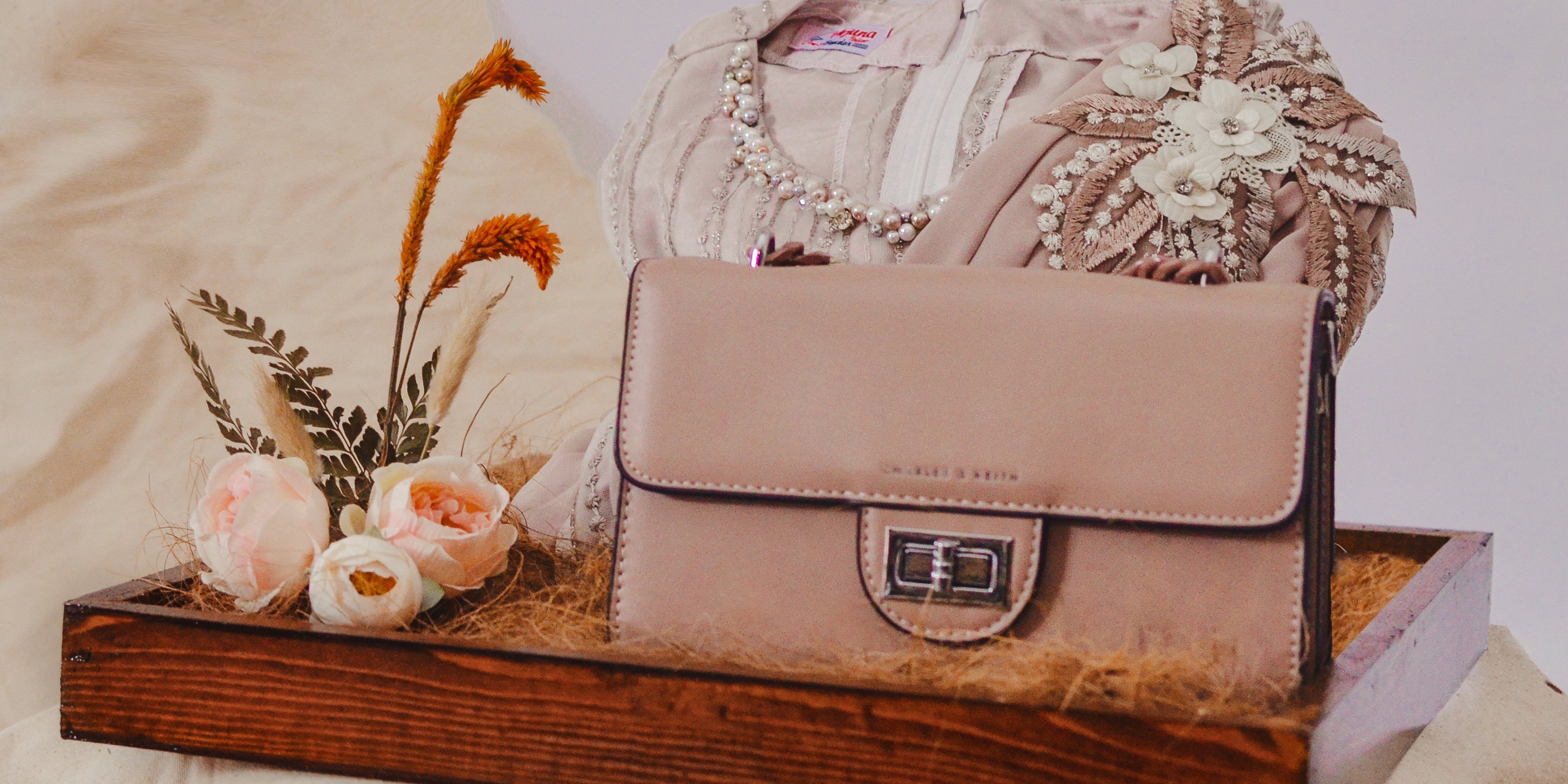 Rangkai Package oleh Equal Craft & Box | Bridestory Store