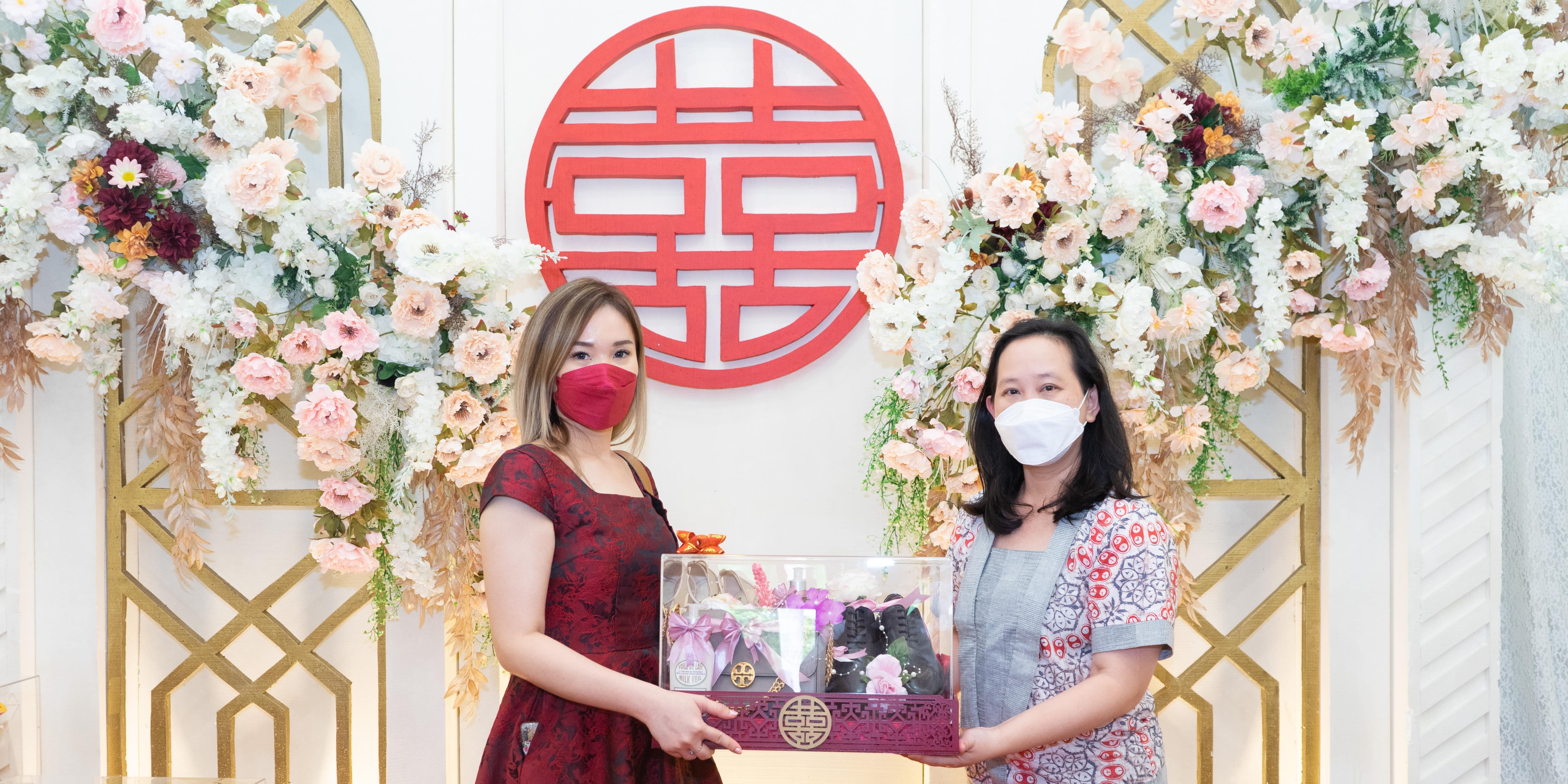 ENGAGEMENT / SANGJIT PACKAGE (FOTO ONLY) oleh Namoto Picture ...