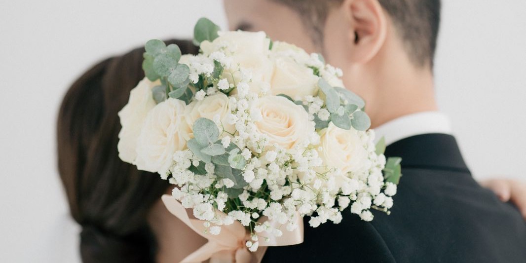 Classic Round Roses Bouquet by Benoite Florist | Bridestory Store