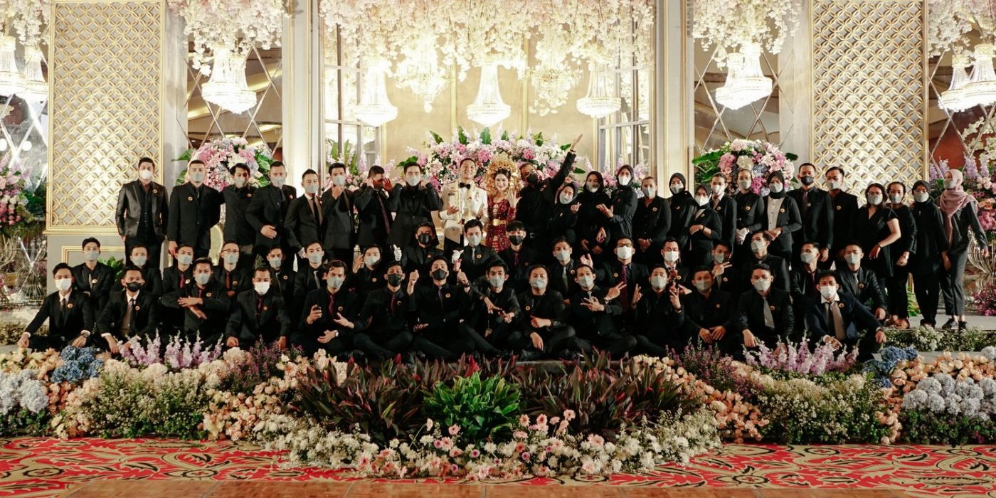 Wedding Reception Crew oleh Stage Management Wedding Organizer ...